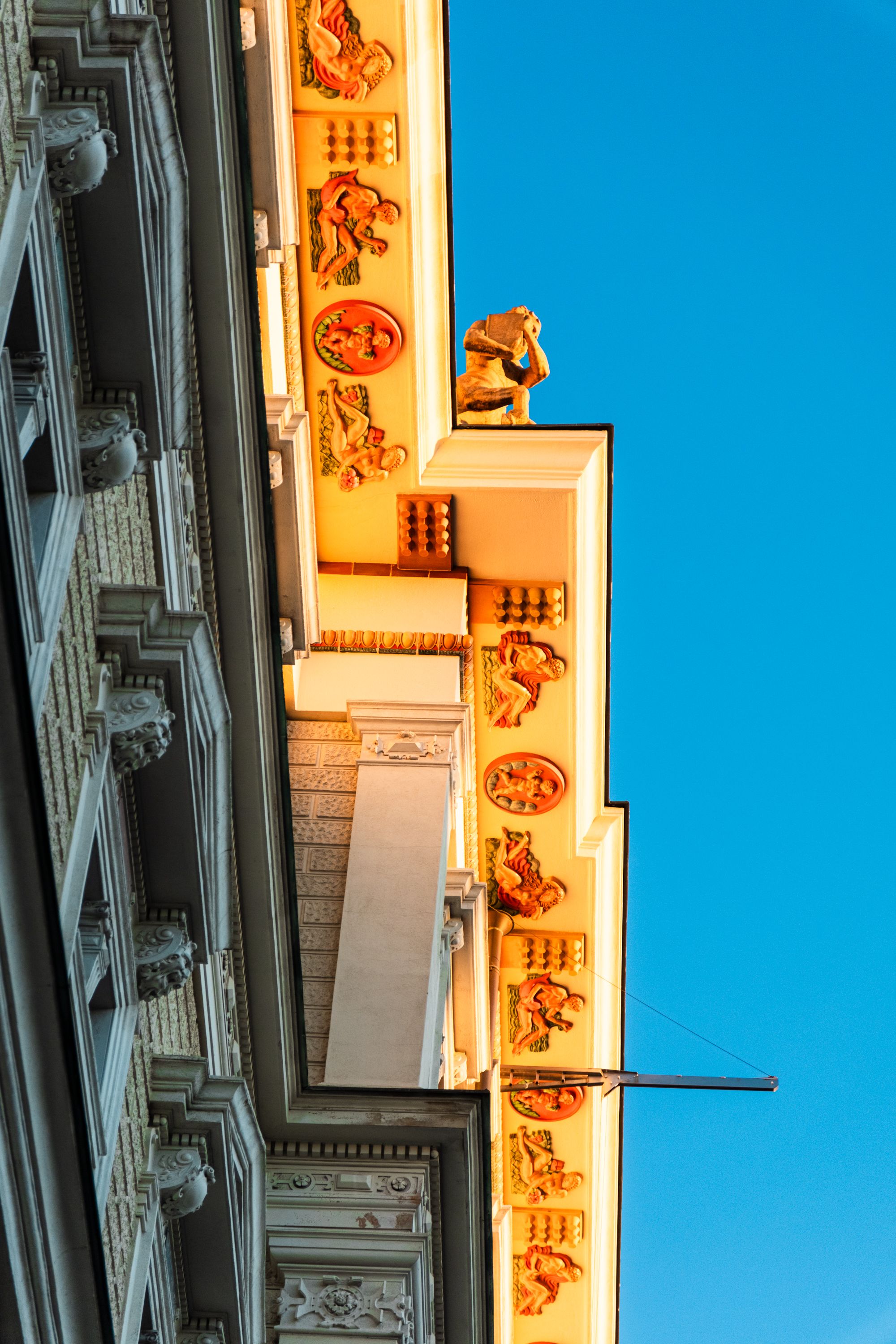 Detalhes Arquitetônicos Ornamentados Do Edifício Histórico De Viena ...