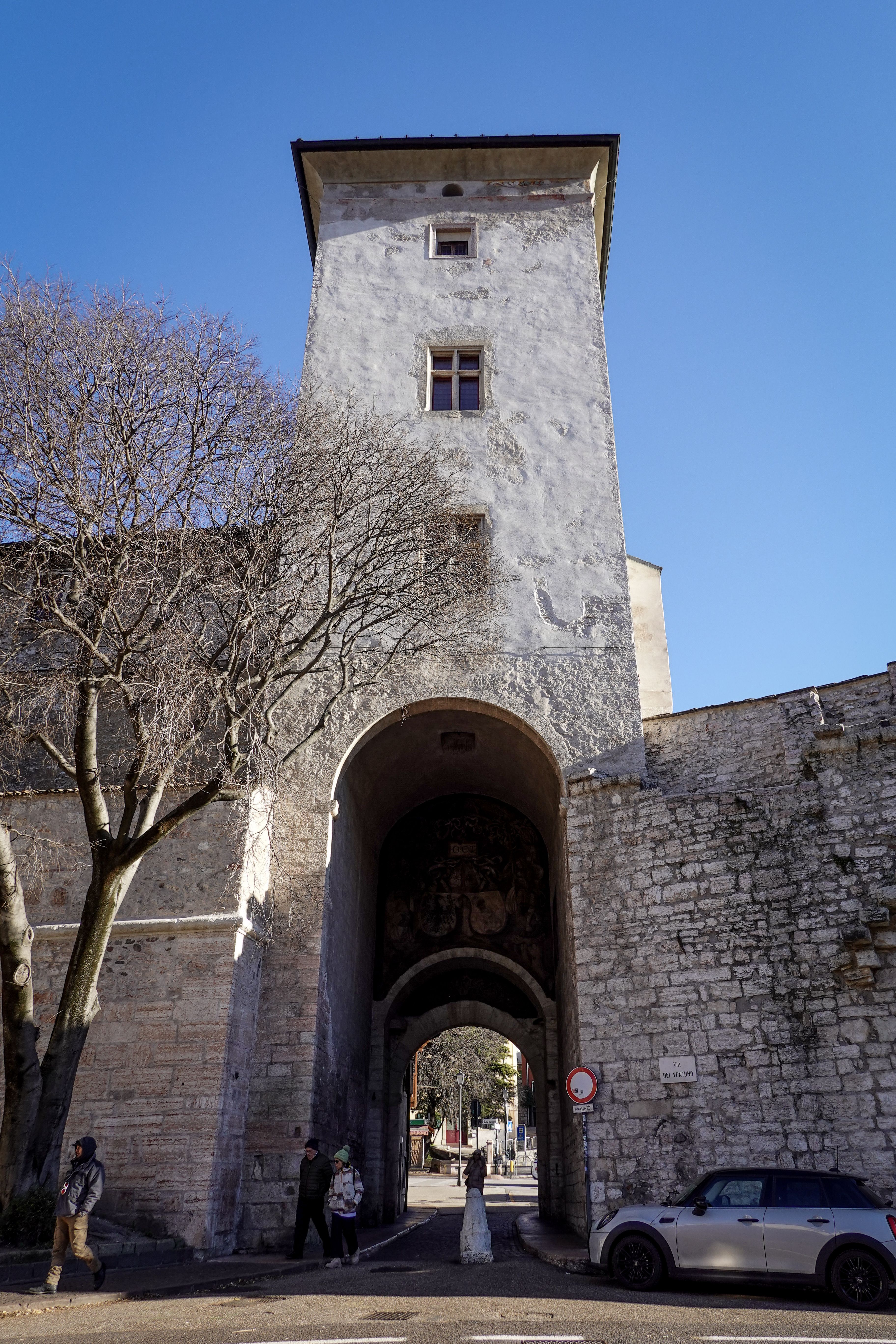 Charming Italian Archway in Historic Village · Free Stock Photo