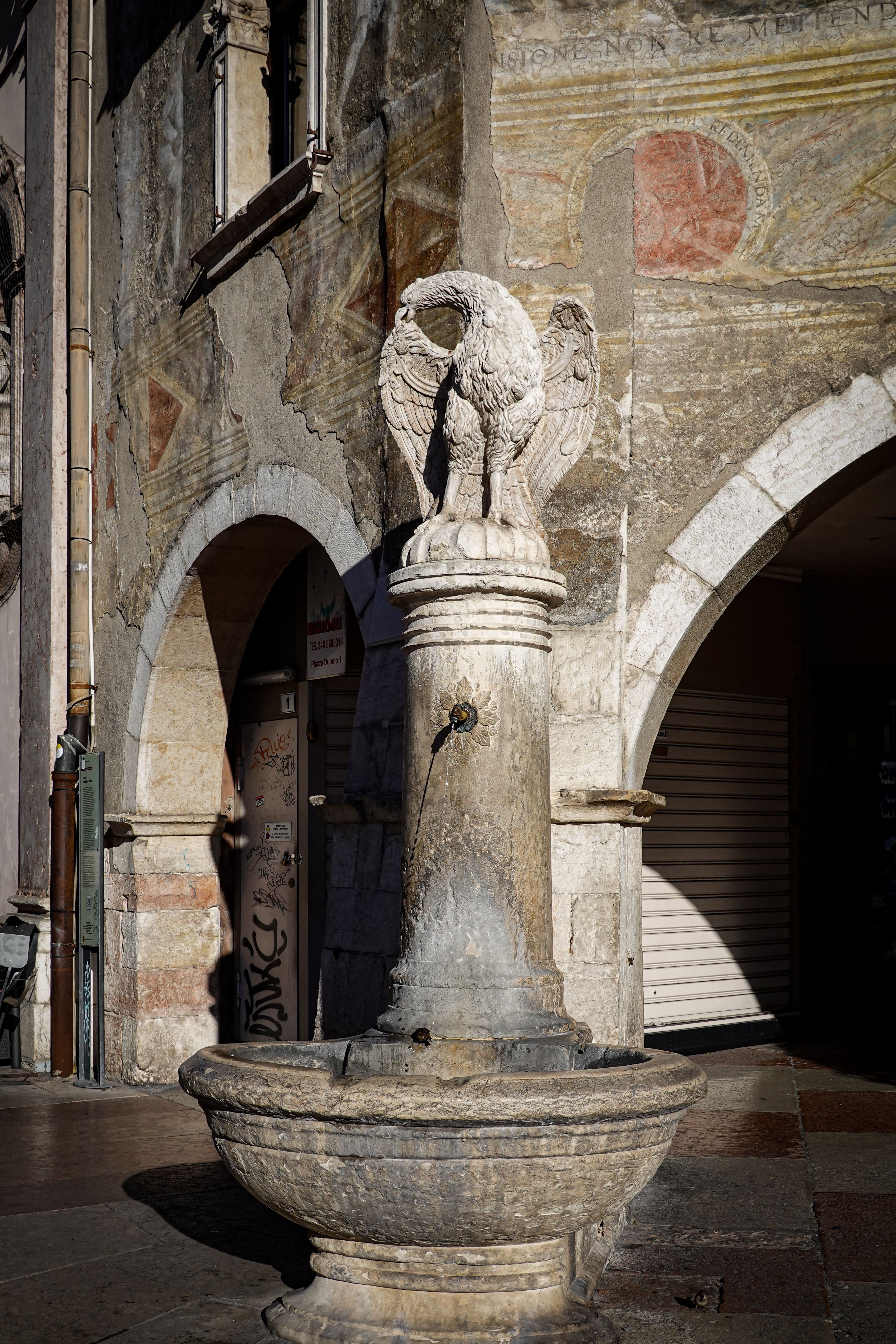 Historic Italian Fountain in Medieval Town · Free Stock Photo