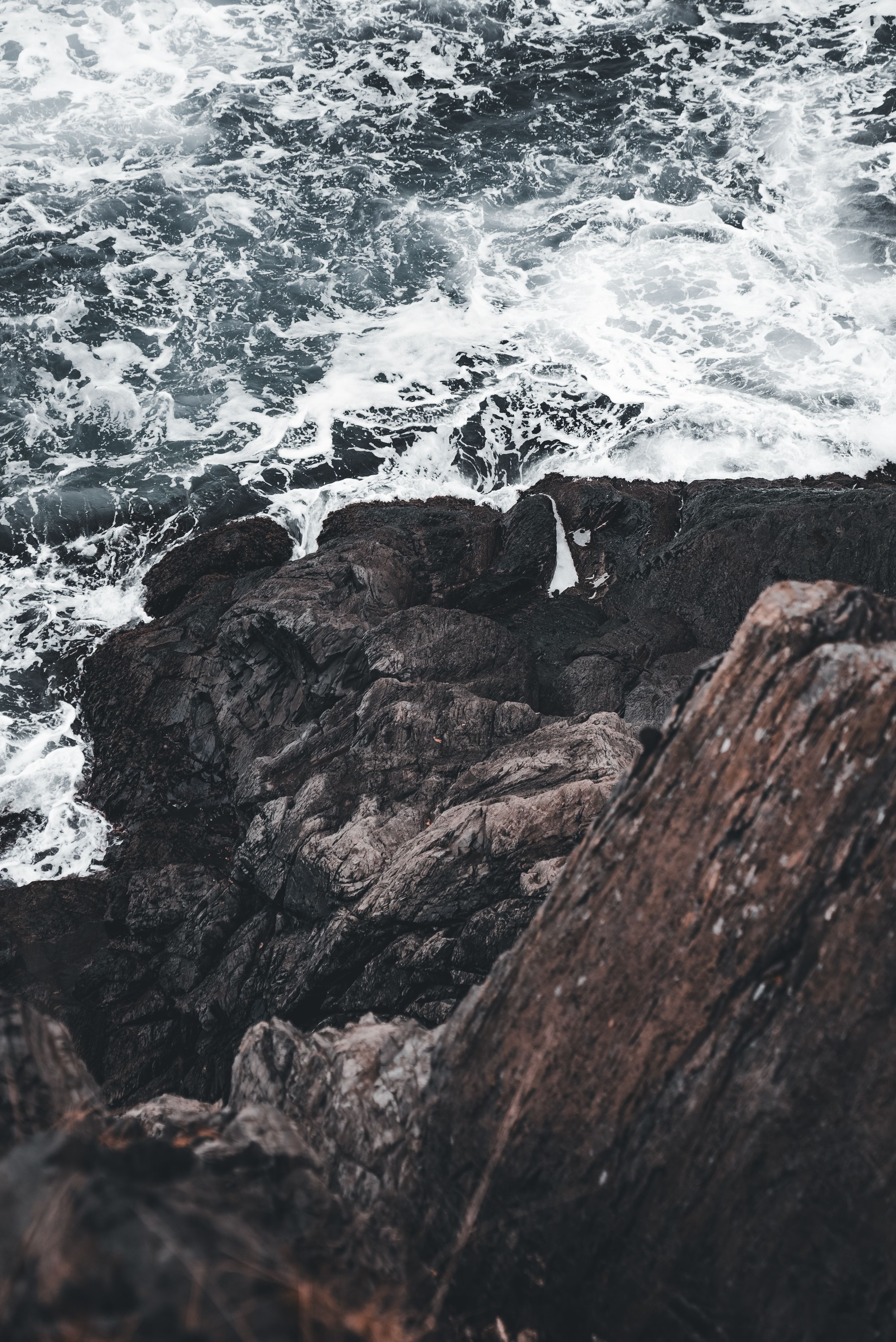 Dramatic Coastal Cliff with Turbulent Waves · Free Stock Photo