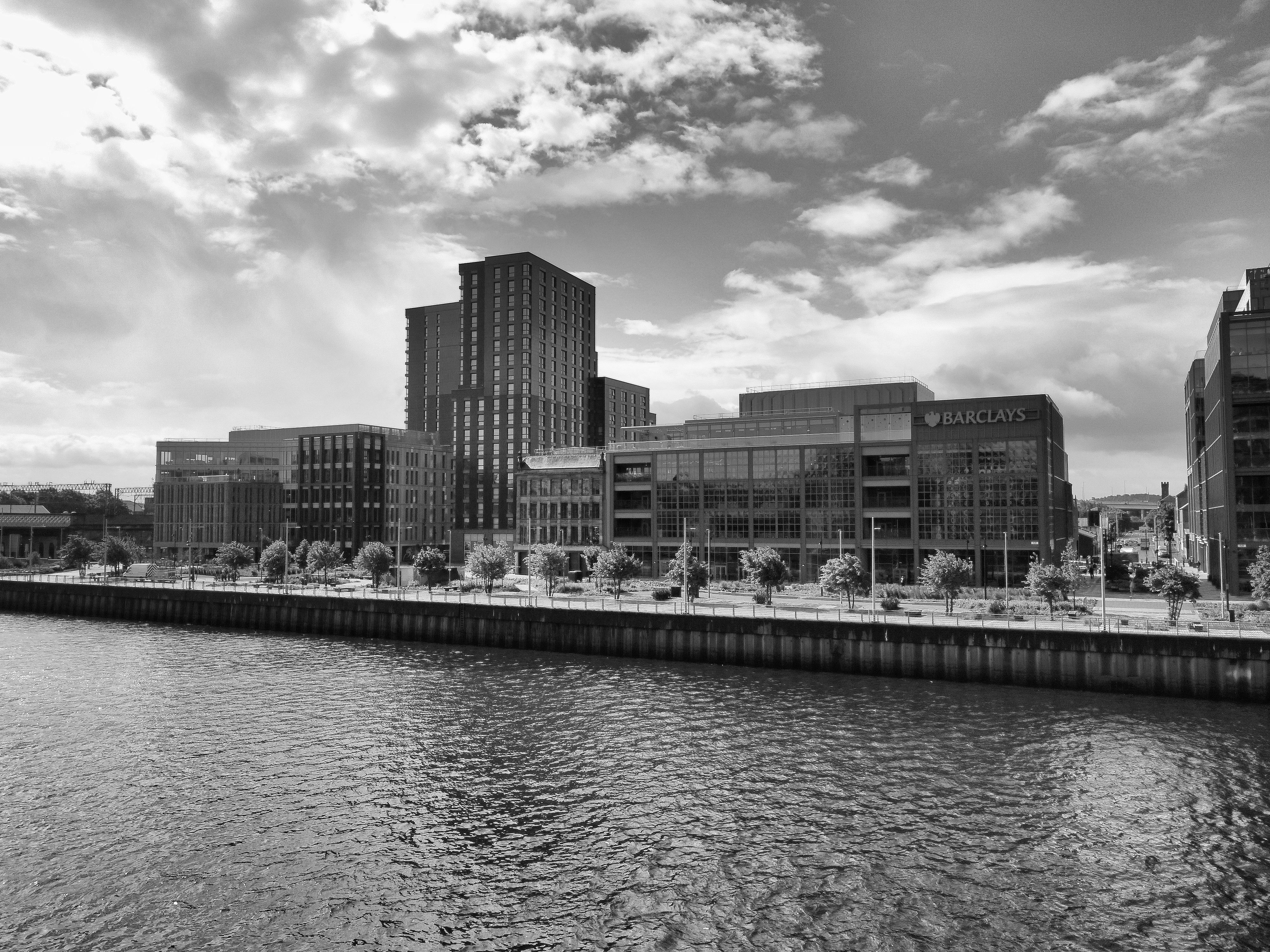 Monochrome View of Modern Glasgow Riverside Architecture · Free Stock Photo