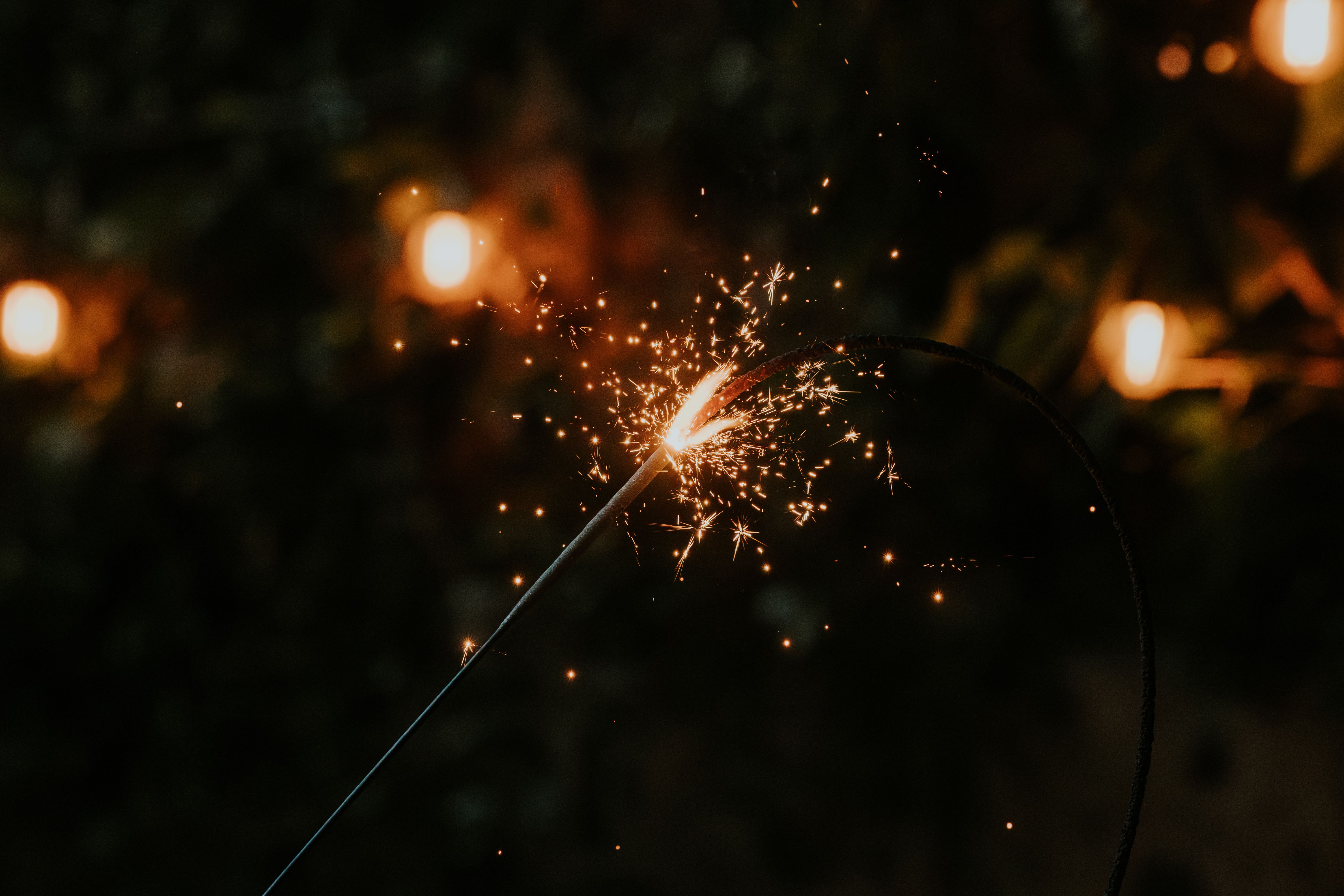 Primer Plano De Una Bengala Con Luces Bokeh Brillantes · Foto de stock ...