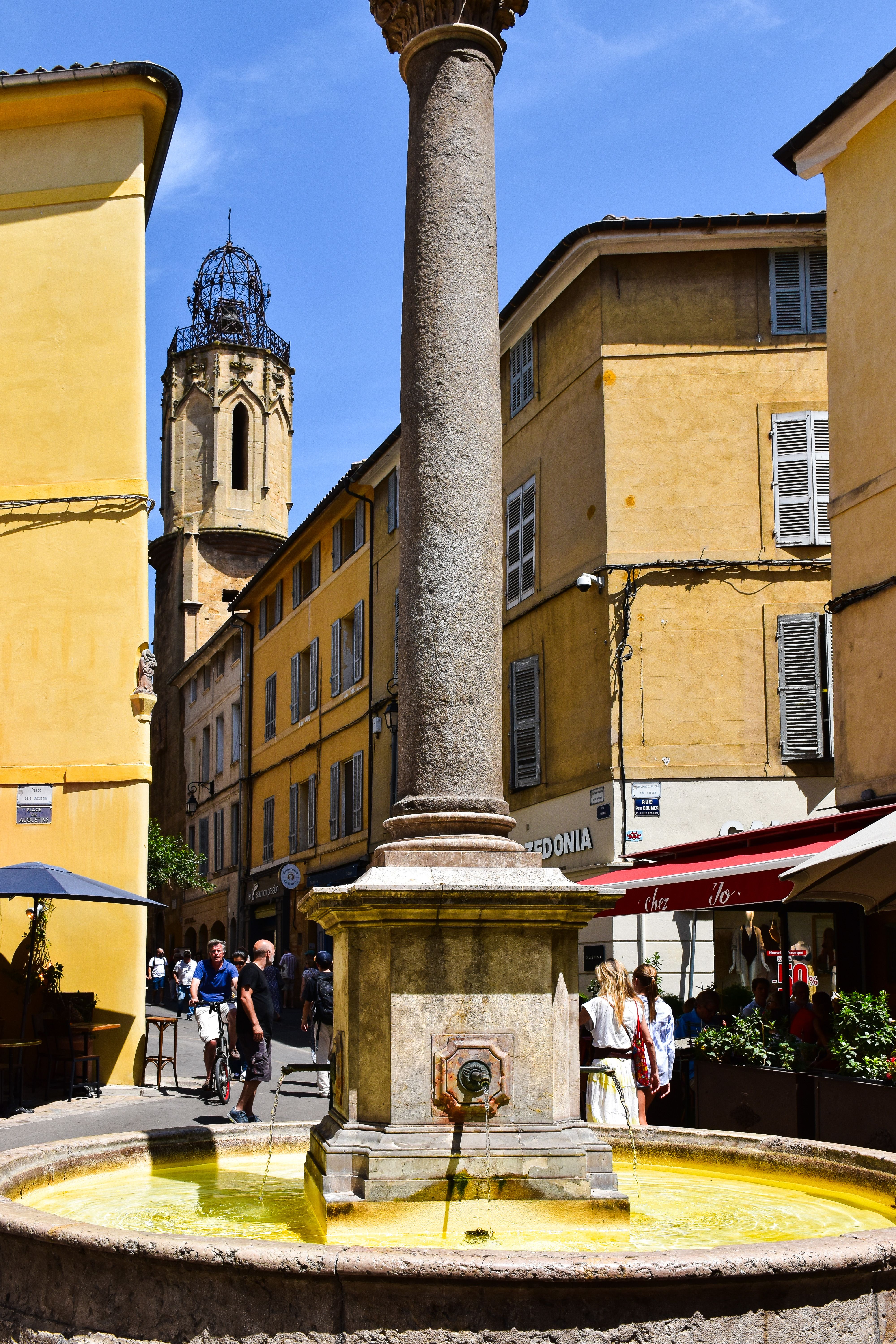Charming Fountain in Aix-en-Provence Square · Free Stock Photo