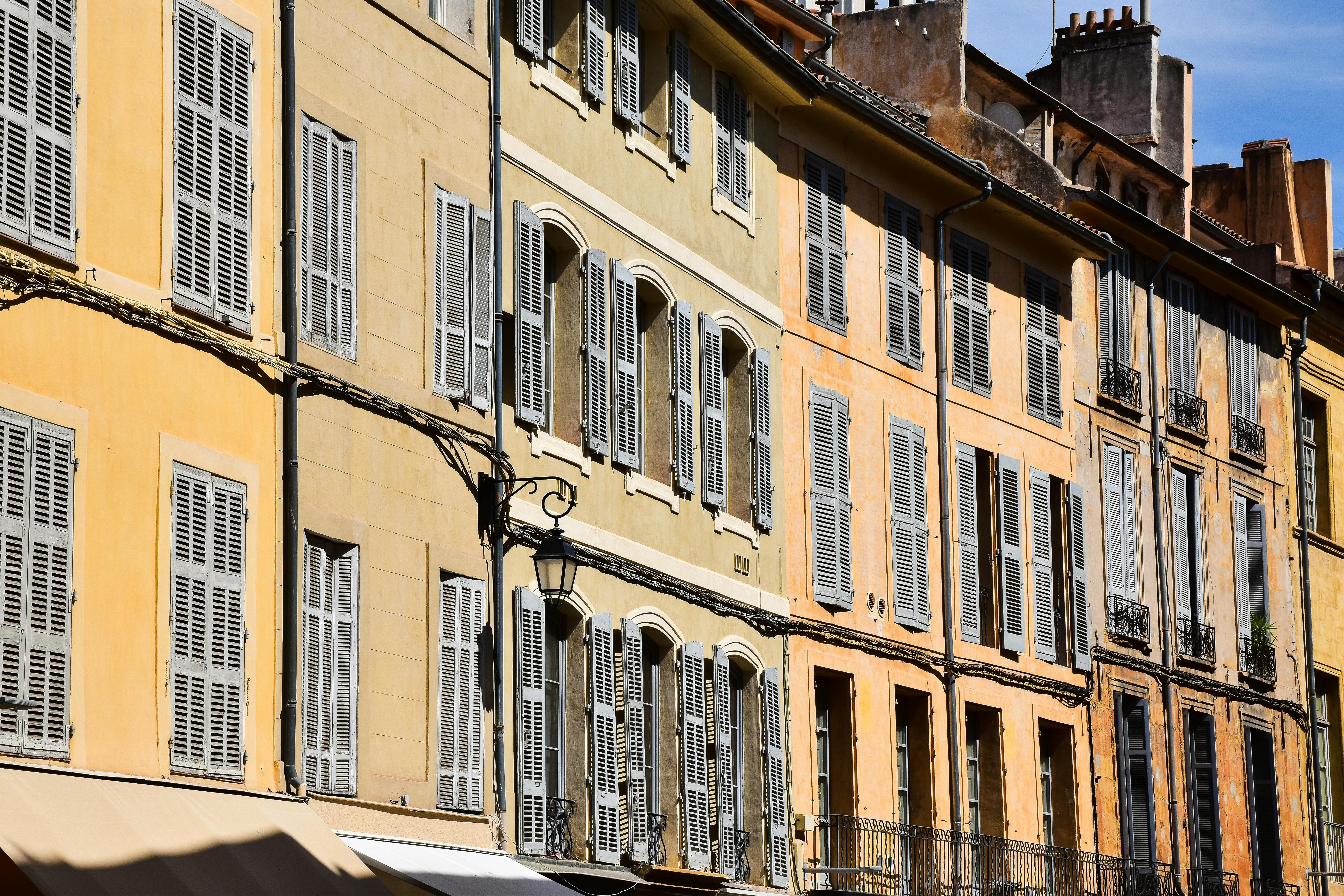 Charming Sunlit Facades in Aix-en-Provence · Free Stock Photo