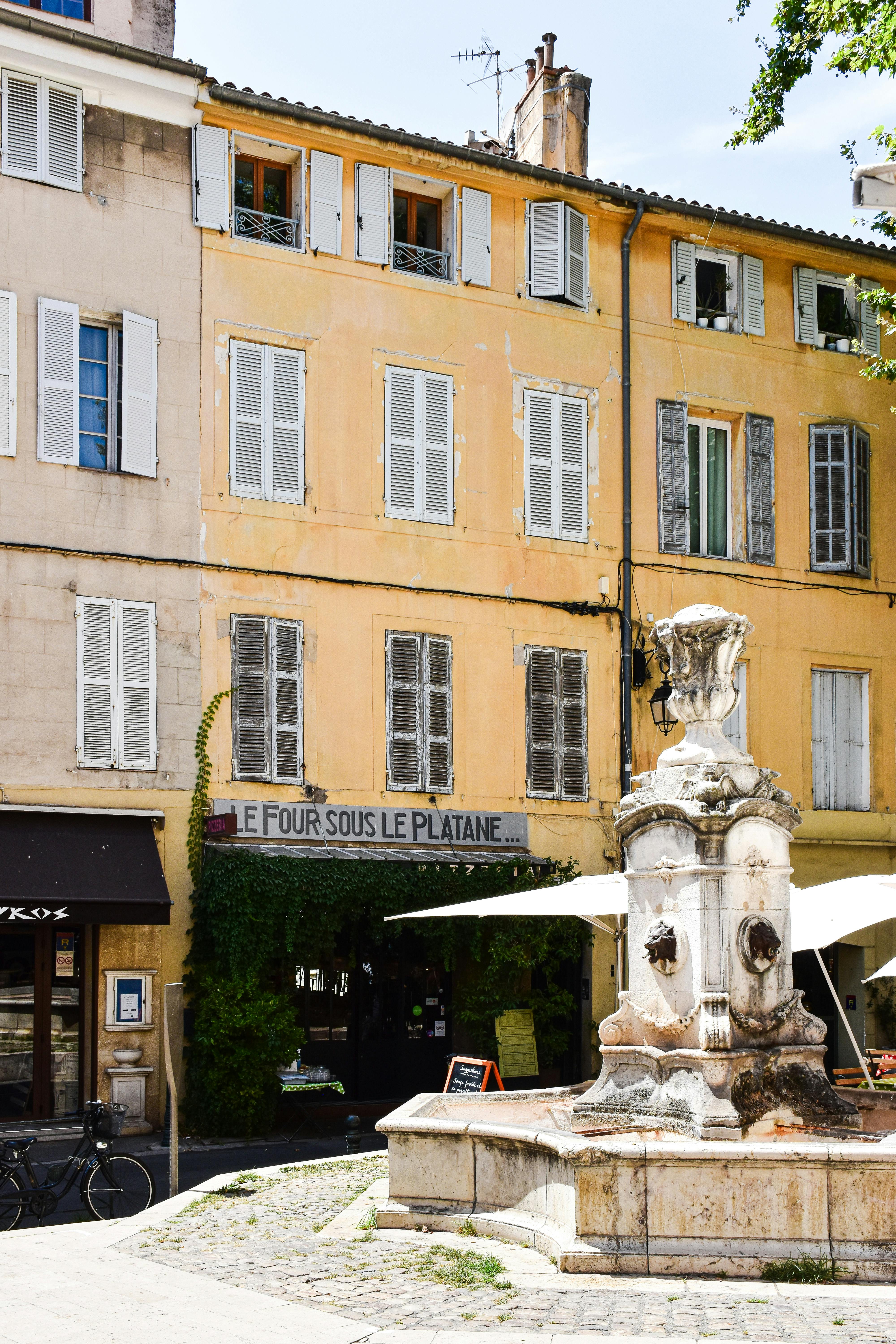 Charming Aix-en-Provence Street with Historic Fountain · Free Stock Photo