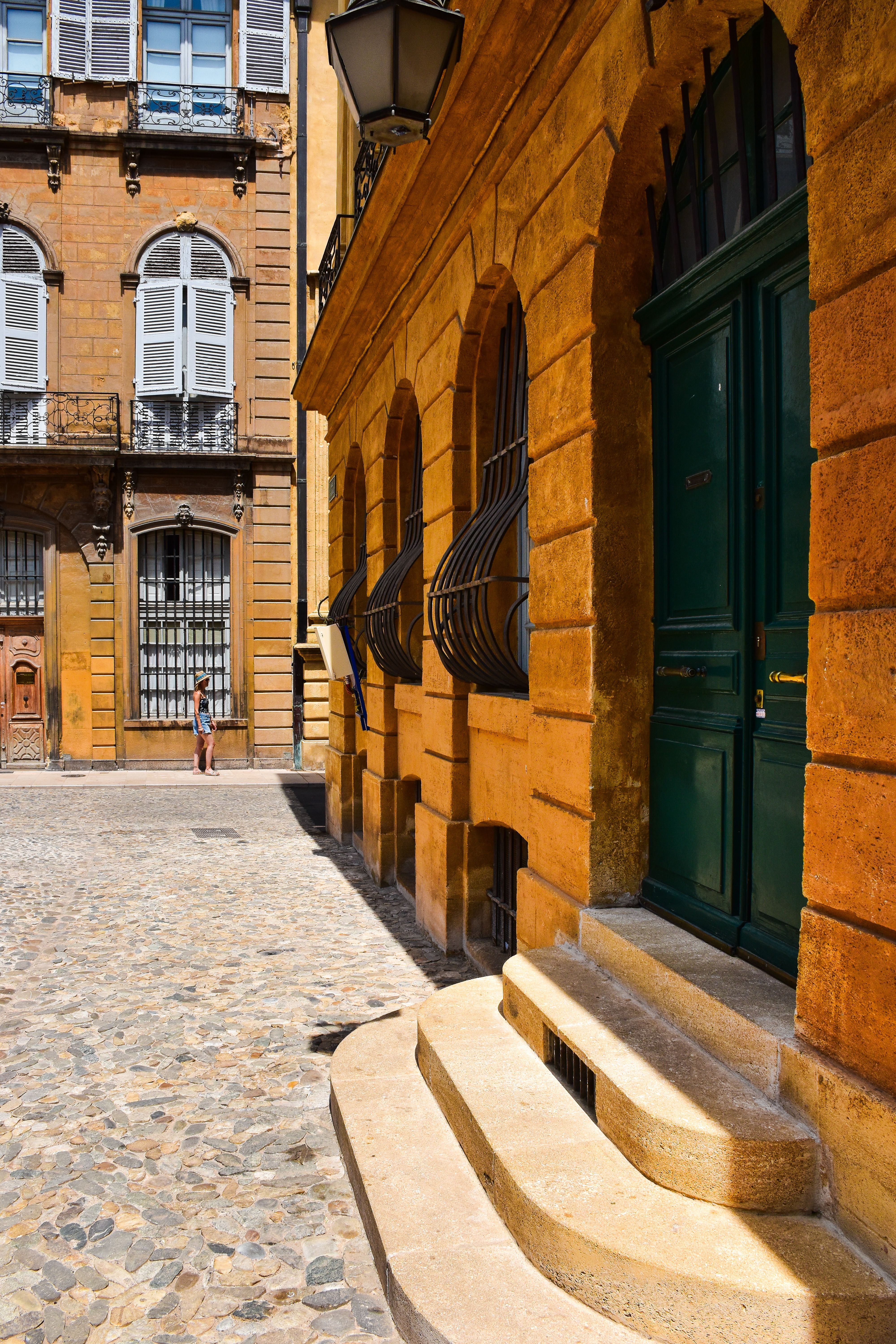 Charming Street Scene in Aix-en-Provence, France · Free Stock Photo