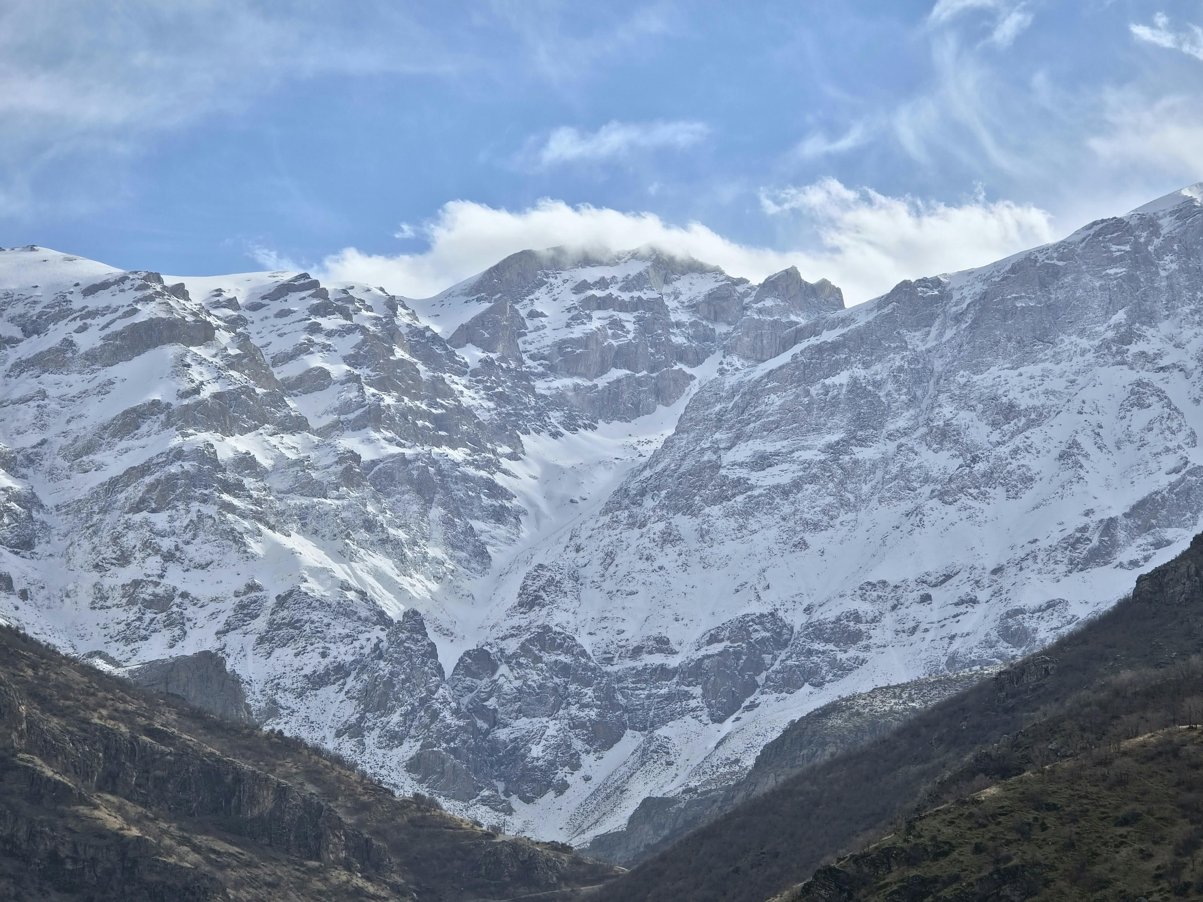 Majestic Snowy Mountains in Kurdistan, Iran · Free Stock Photo