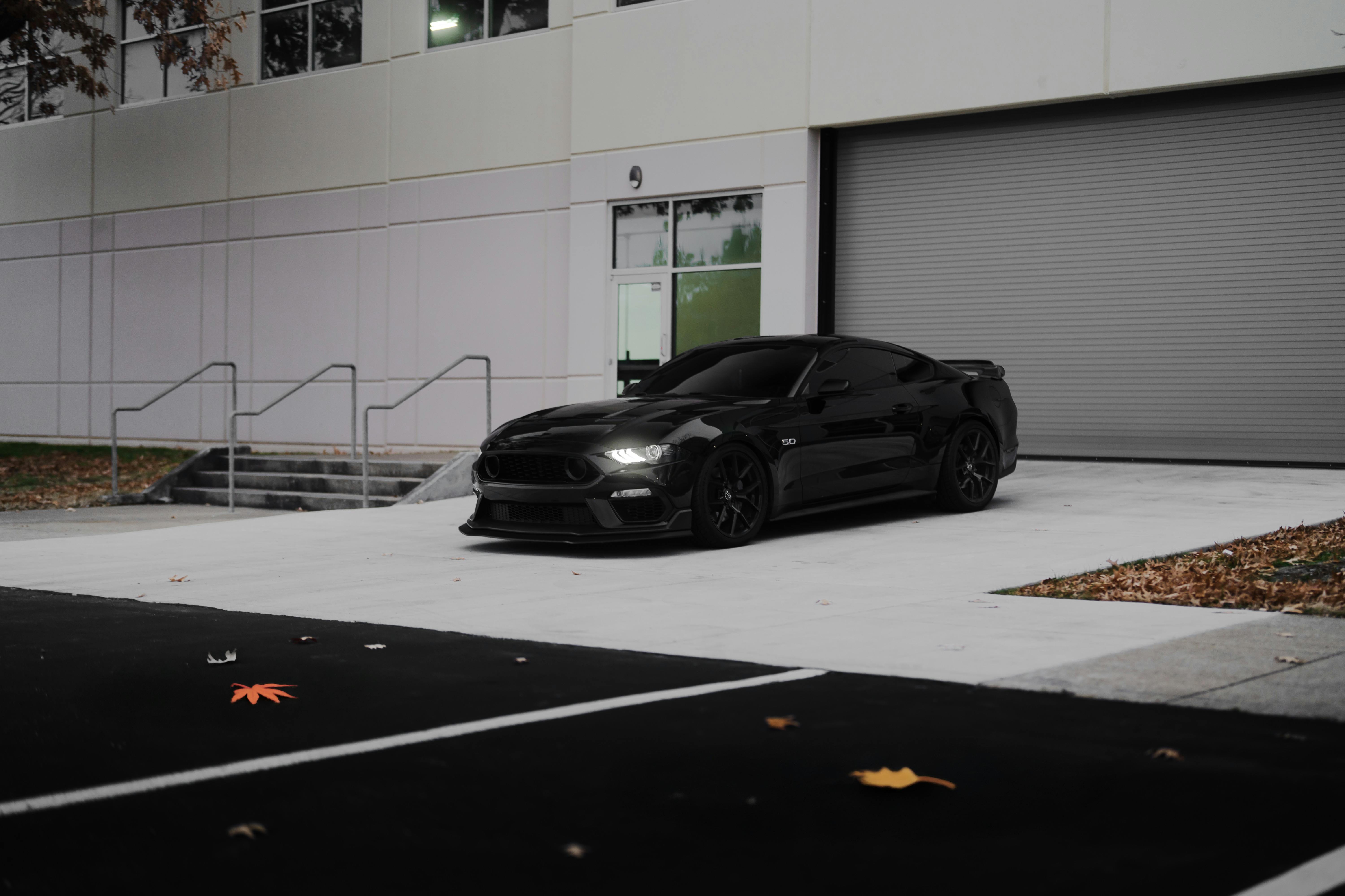 Sleek Black Mustang GT in Urban Setting · Free Stock Photo