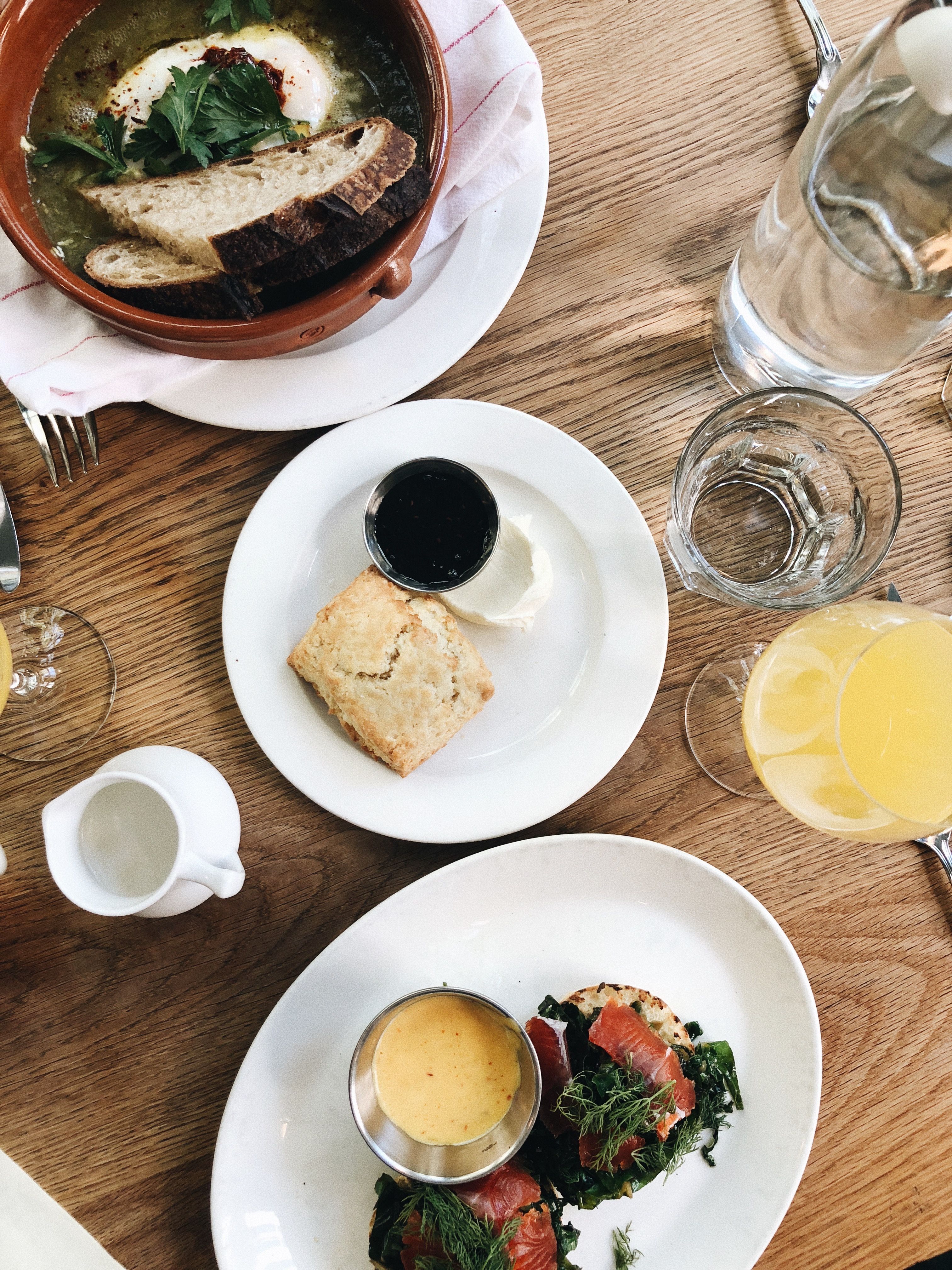 Gourmet Breakfast Spread in Seattle Café · Free Stock Photo
