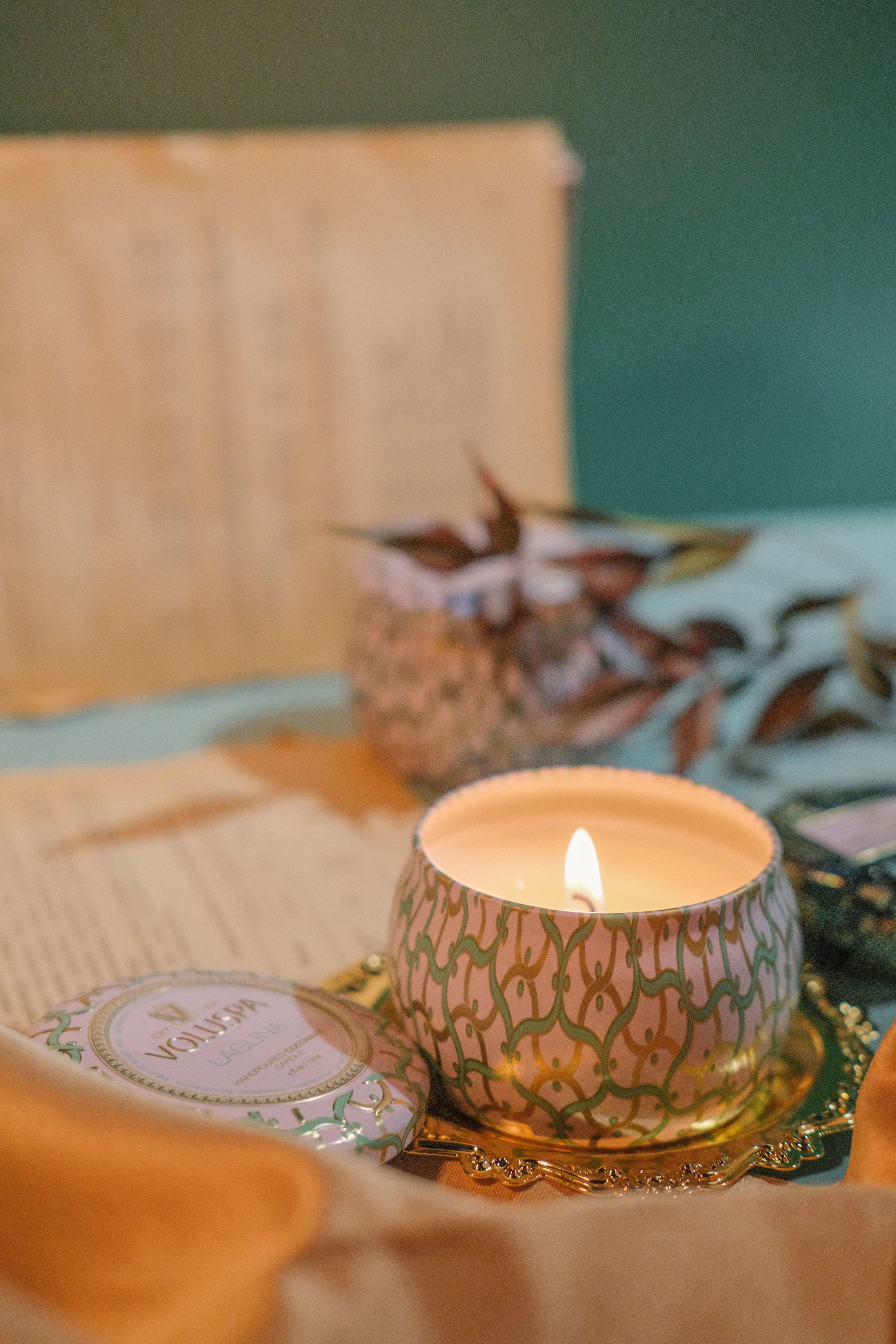 Spring Table Decor with Daffodils and Candles · Free Stock Photo