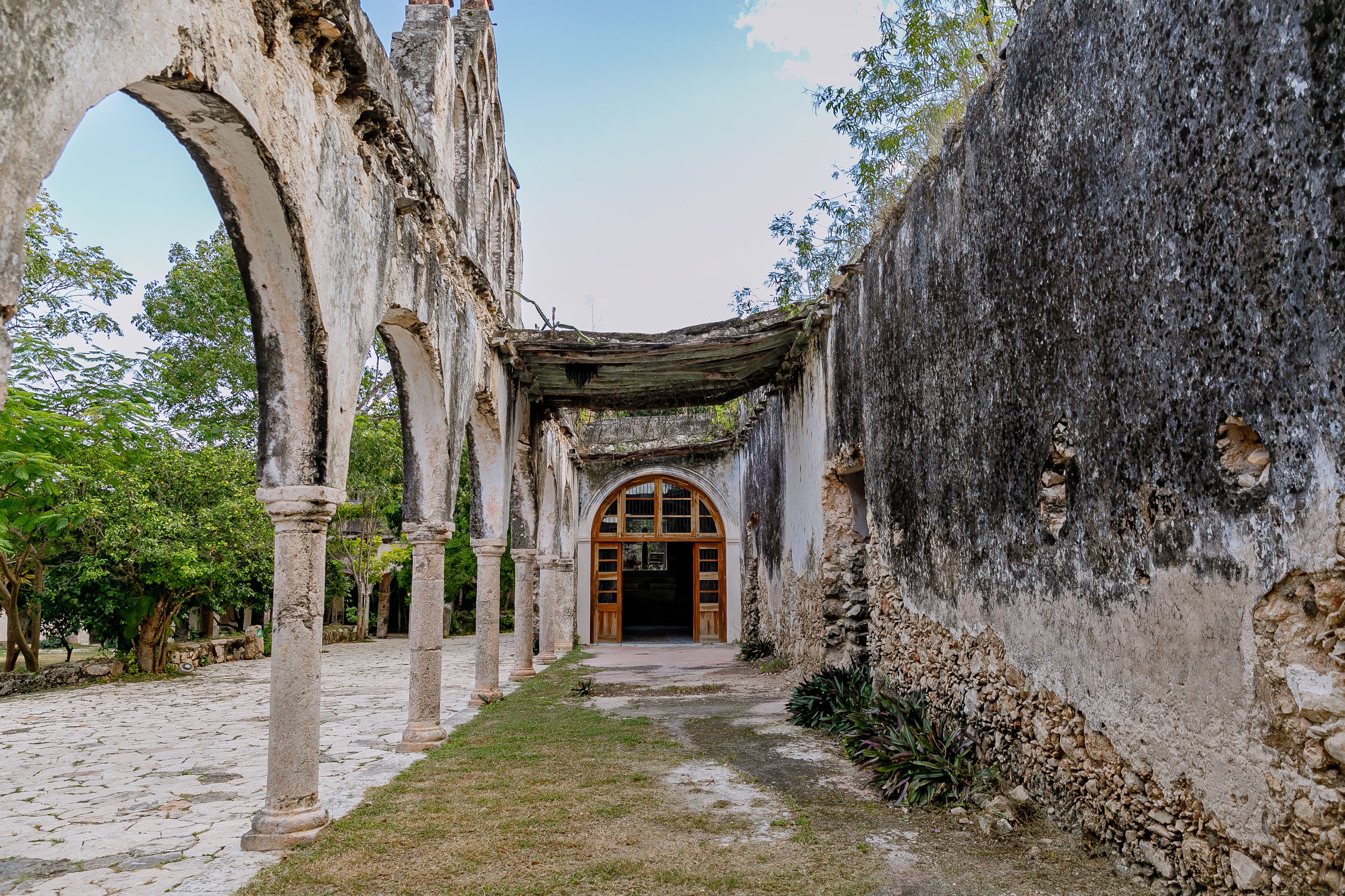 Ruínas Históricas Da Fazenda Mucuyché Em Yucatán · Foto profissional ...