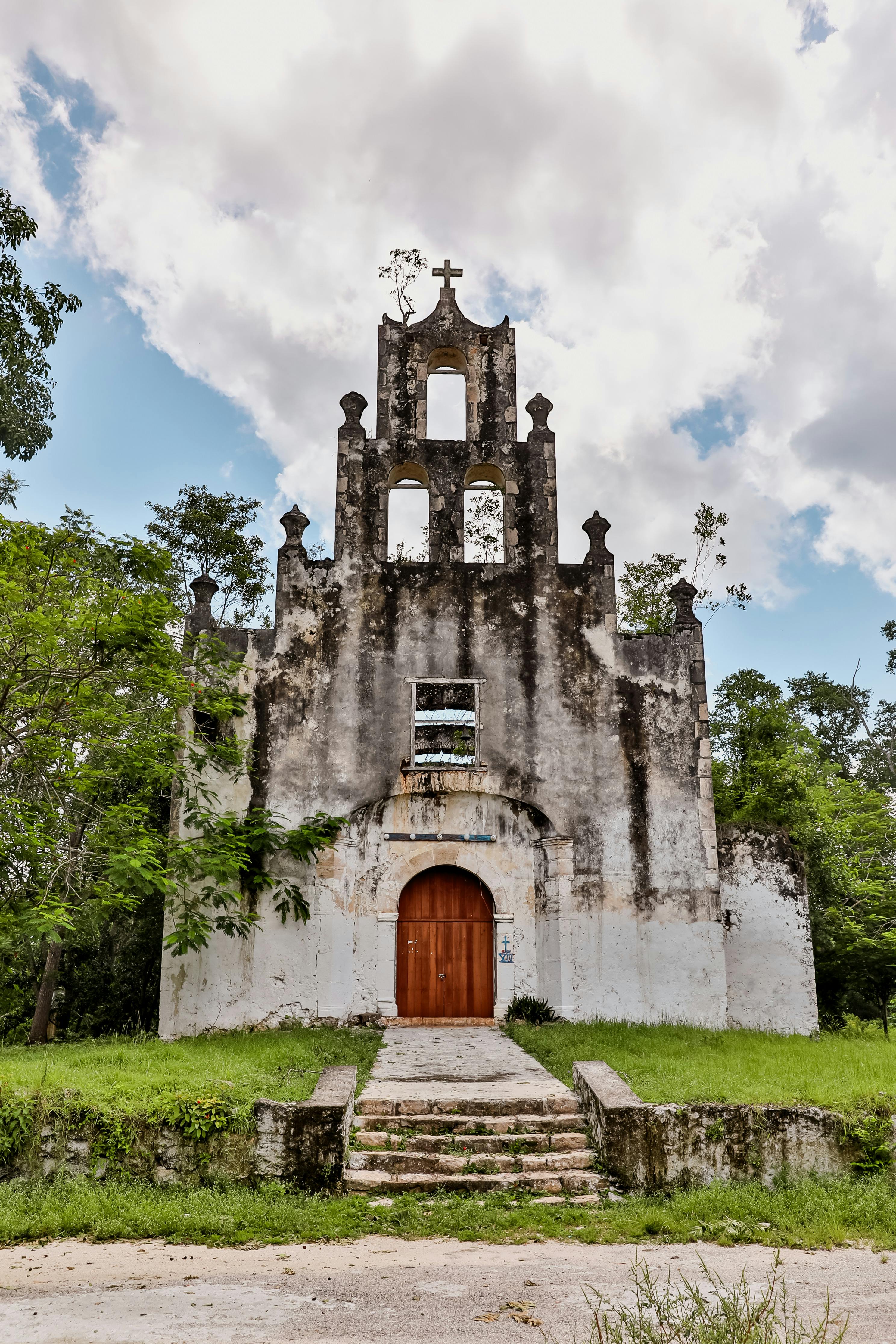 Historic Colonial Church Ruins in Yucatán · Free Stock Photo