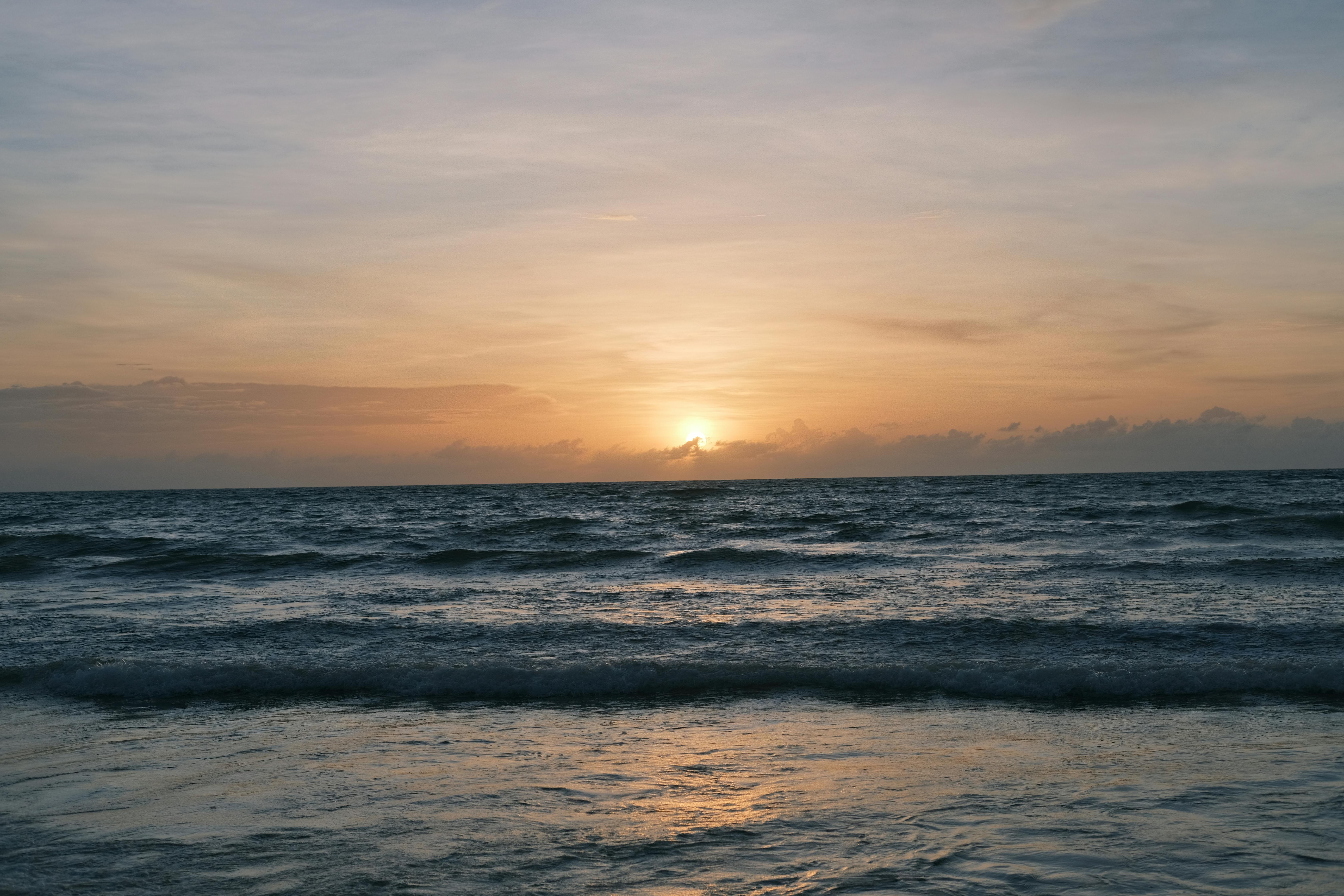 Tranquil Ocean Sunset Over Calm Waters · Free Stock Photo