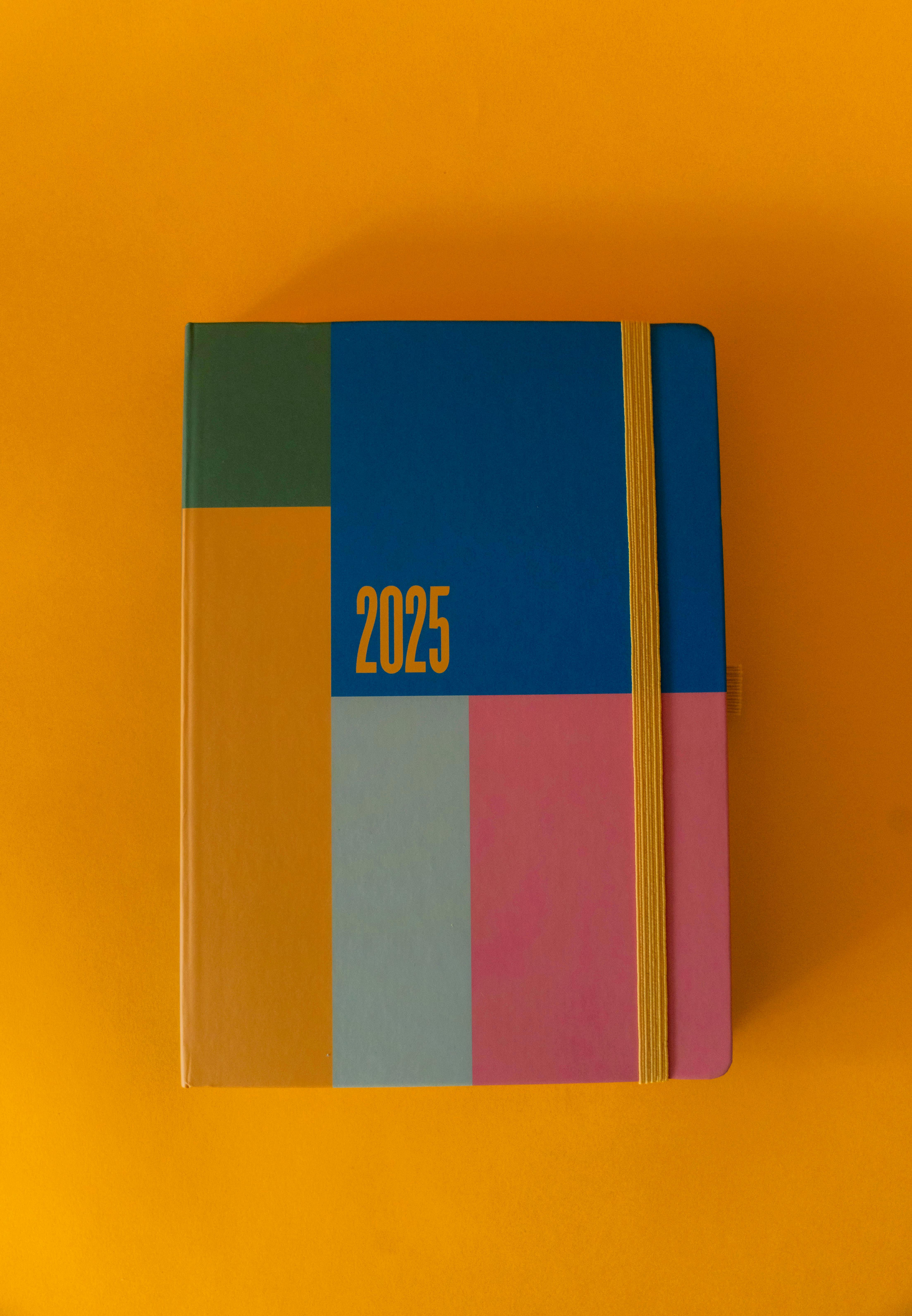 Colorful 2025 Planner on Vibrant Background · Free Stock Photo