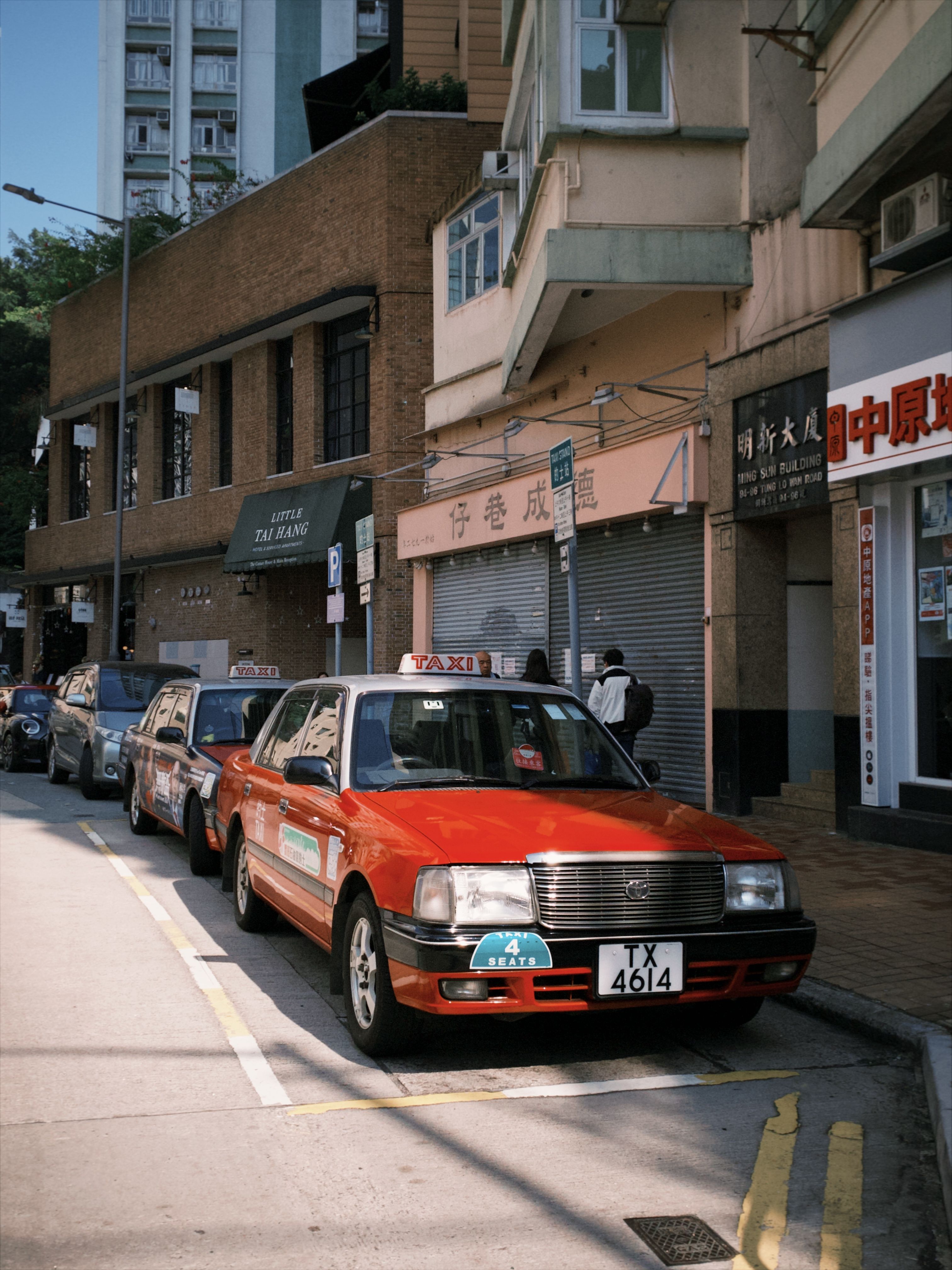 Hong Kong Street with Red Taxi and Urban Architecture · Free Stock Photo