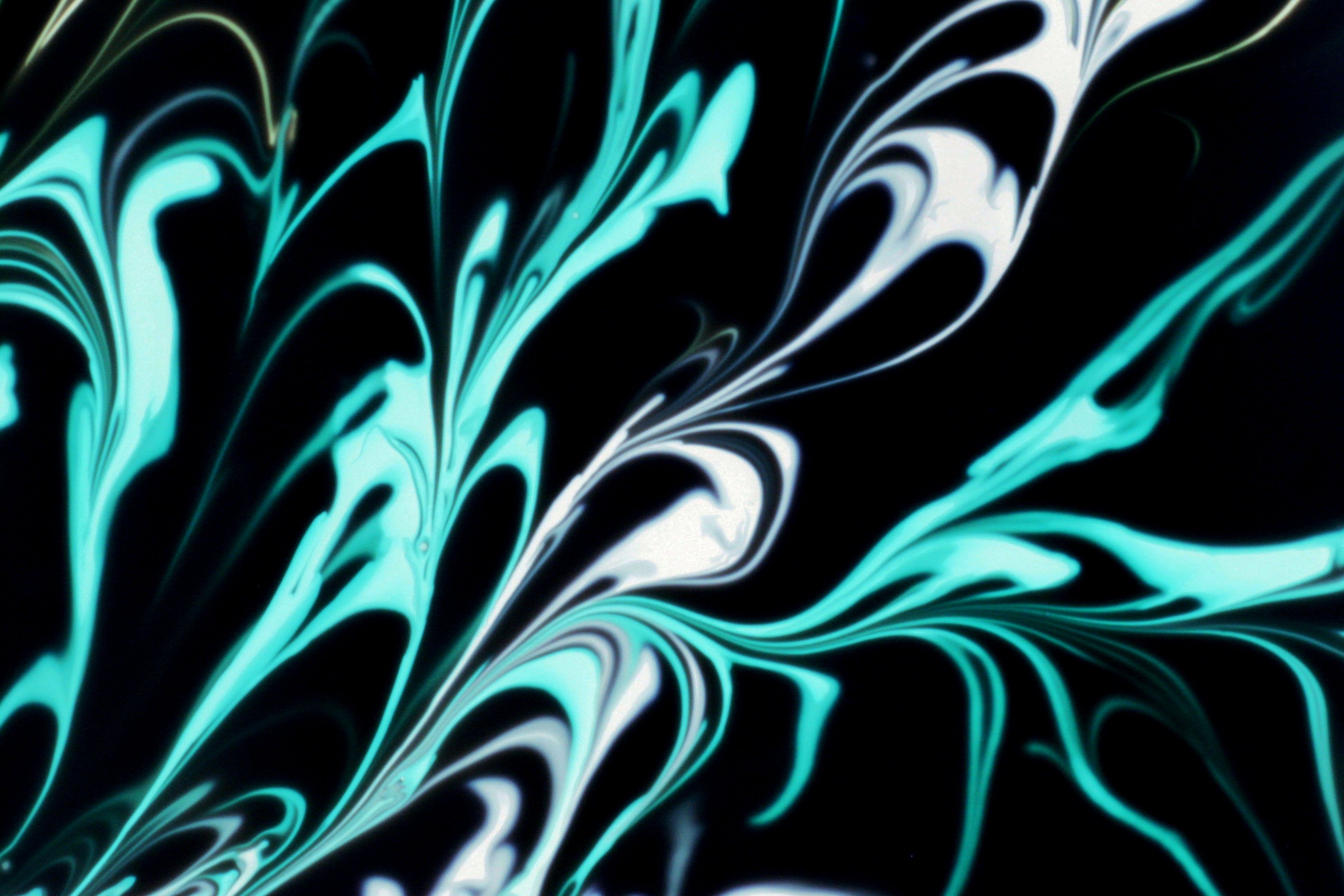 Vibrant Abstract Fluid Art Close-Up · Free Stock Photo