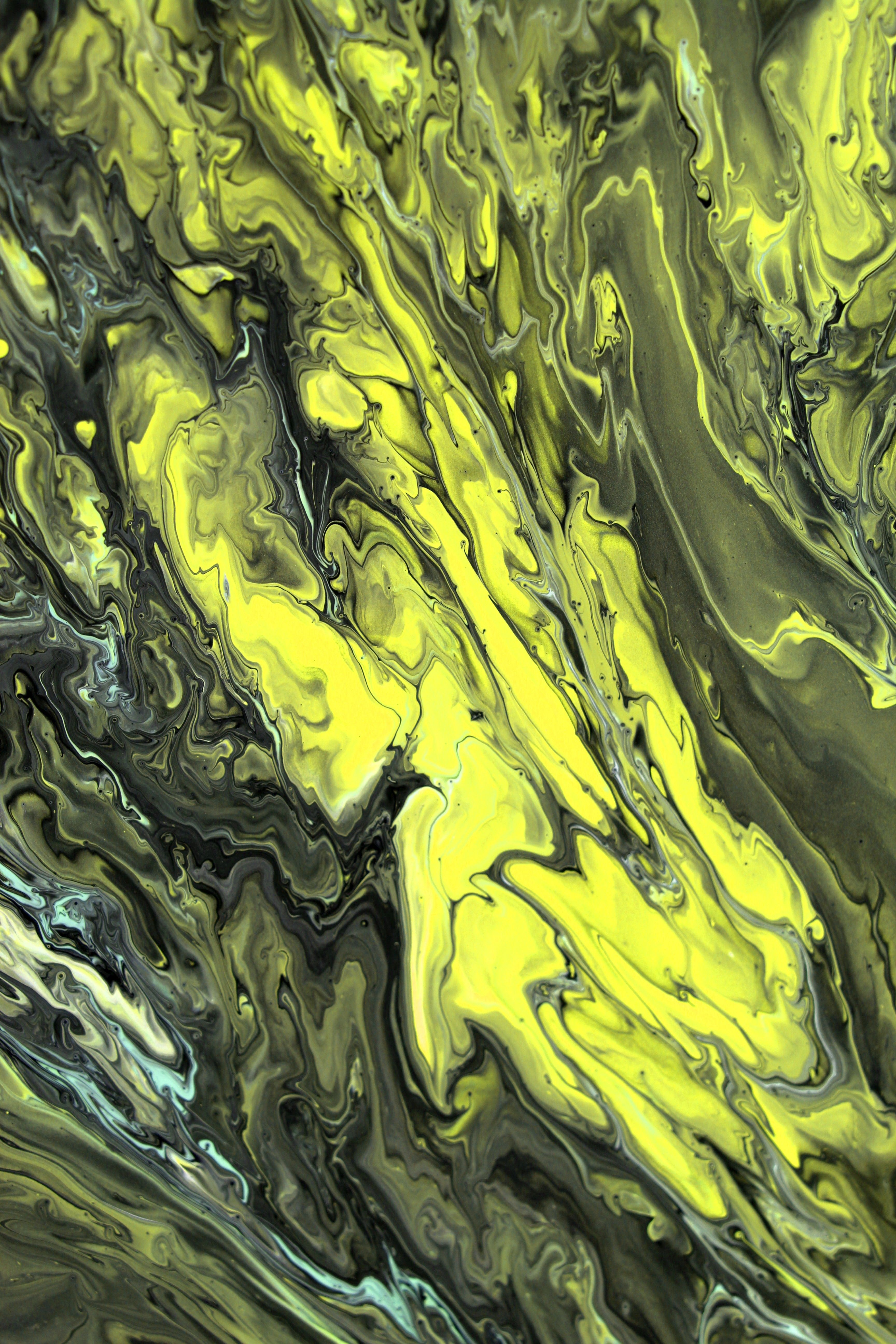 Vibrant Abstract Fluid Art in Yellow and Black · Free Stock Photo
