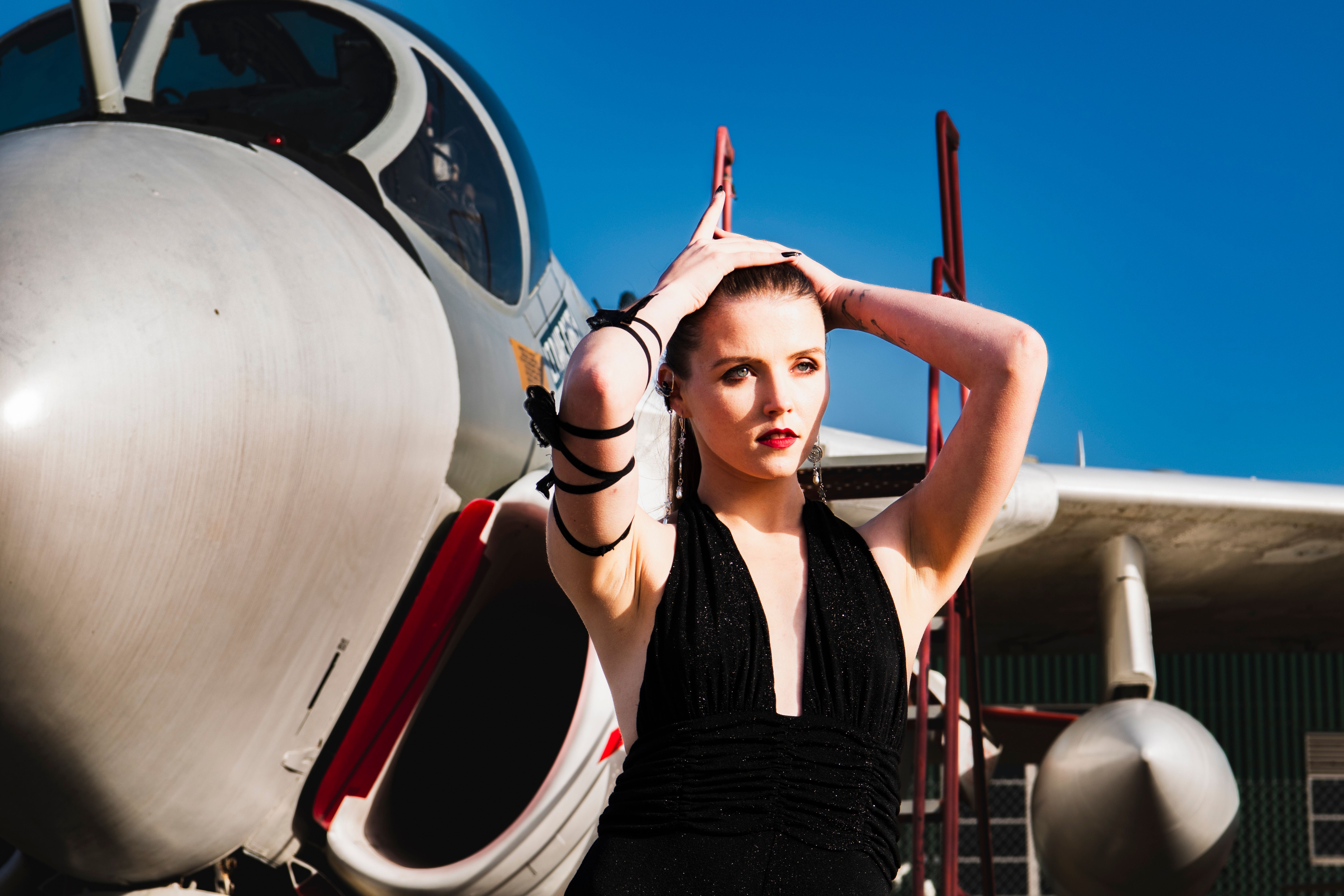 Model Posing by Aircraft at Oakland Museum · Free Stock Photo