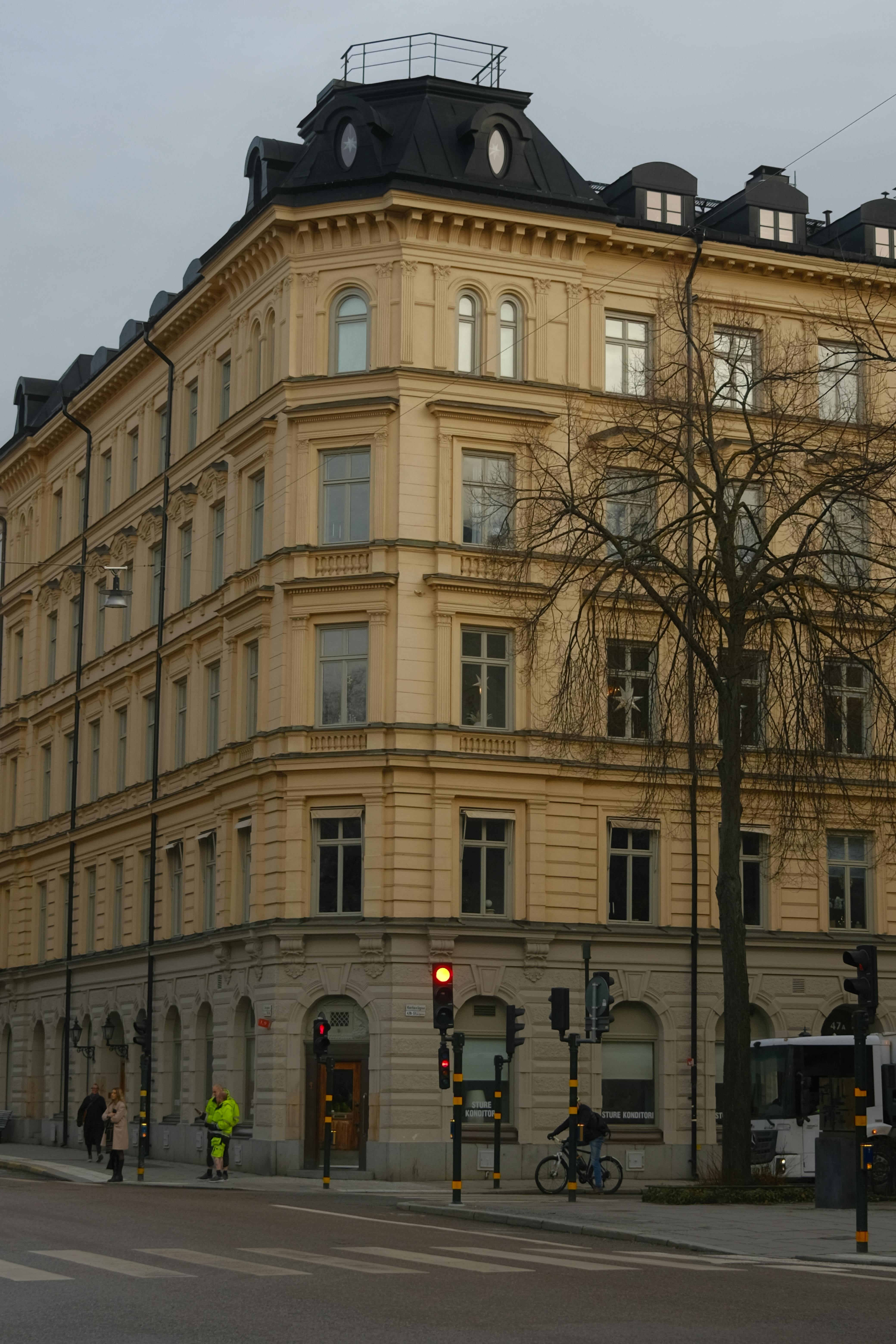 Elegant Urban Building Street Scene at Dusk · Free Stock Photo