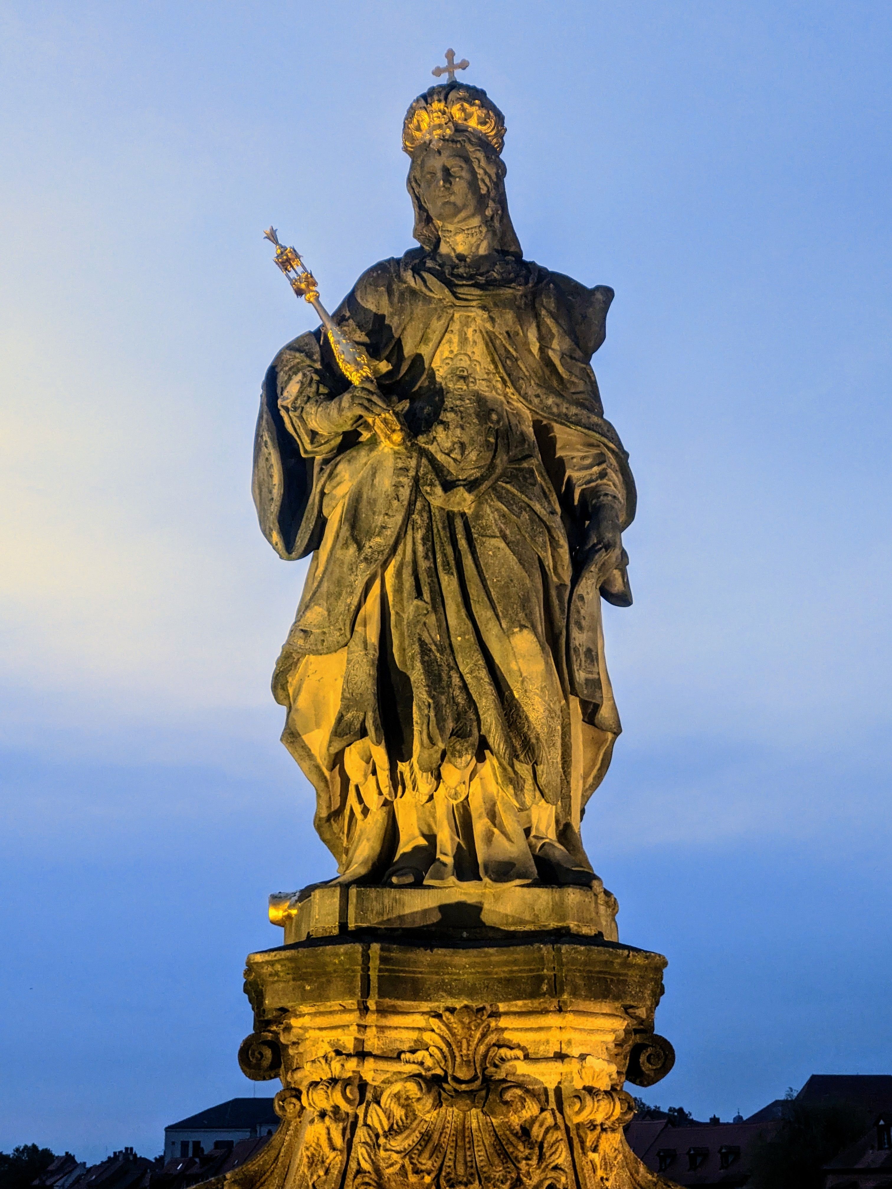 Illuminated Historic Statue Against Twilight Sky · Free Stock Photo