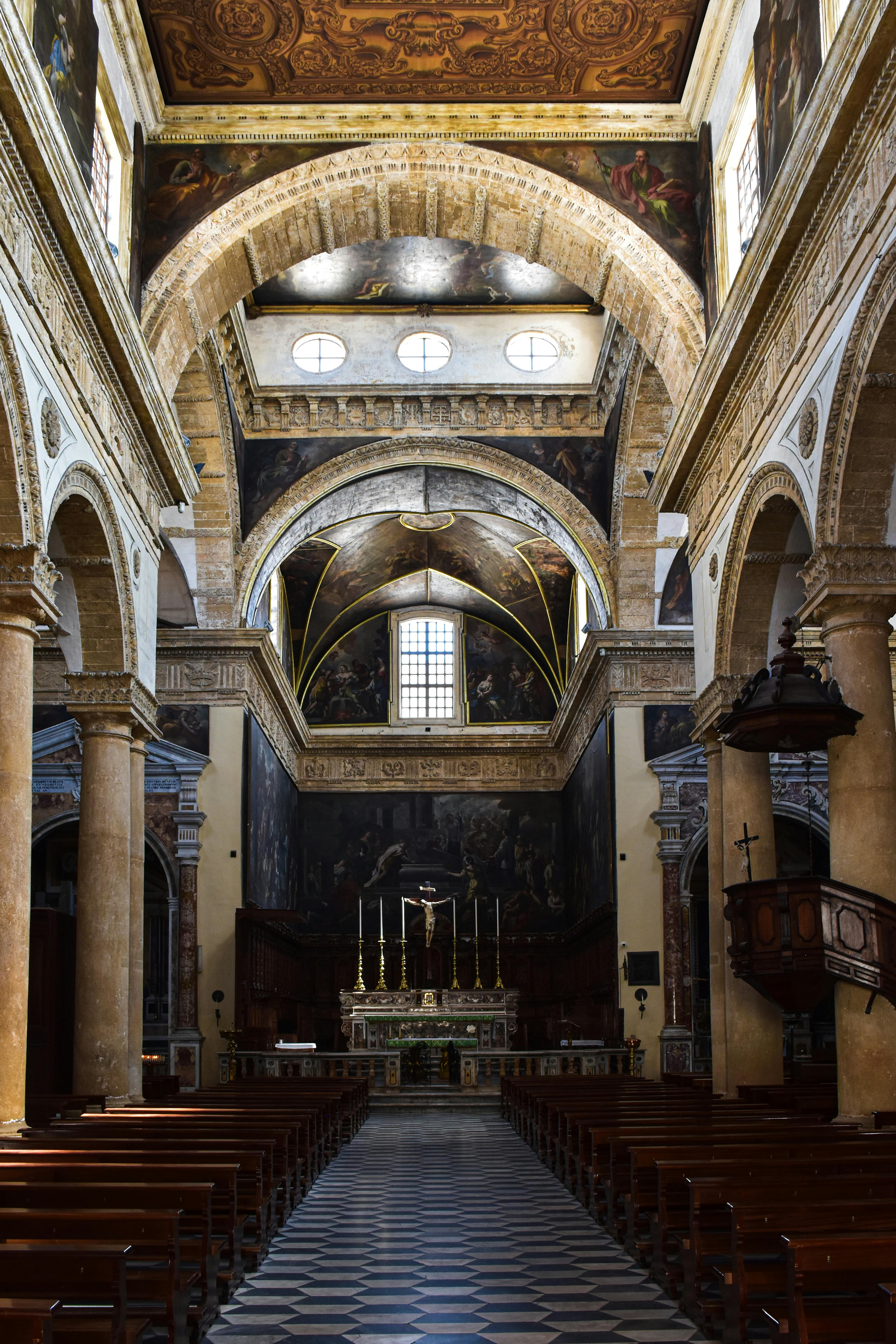 Majestic Interior of a Historic Italian Church · Free Stock Photo