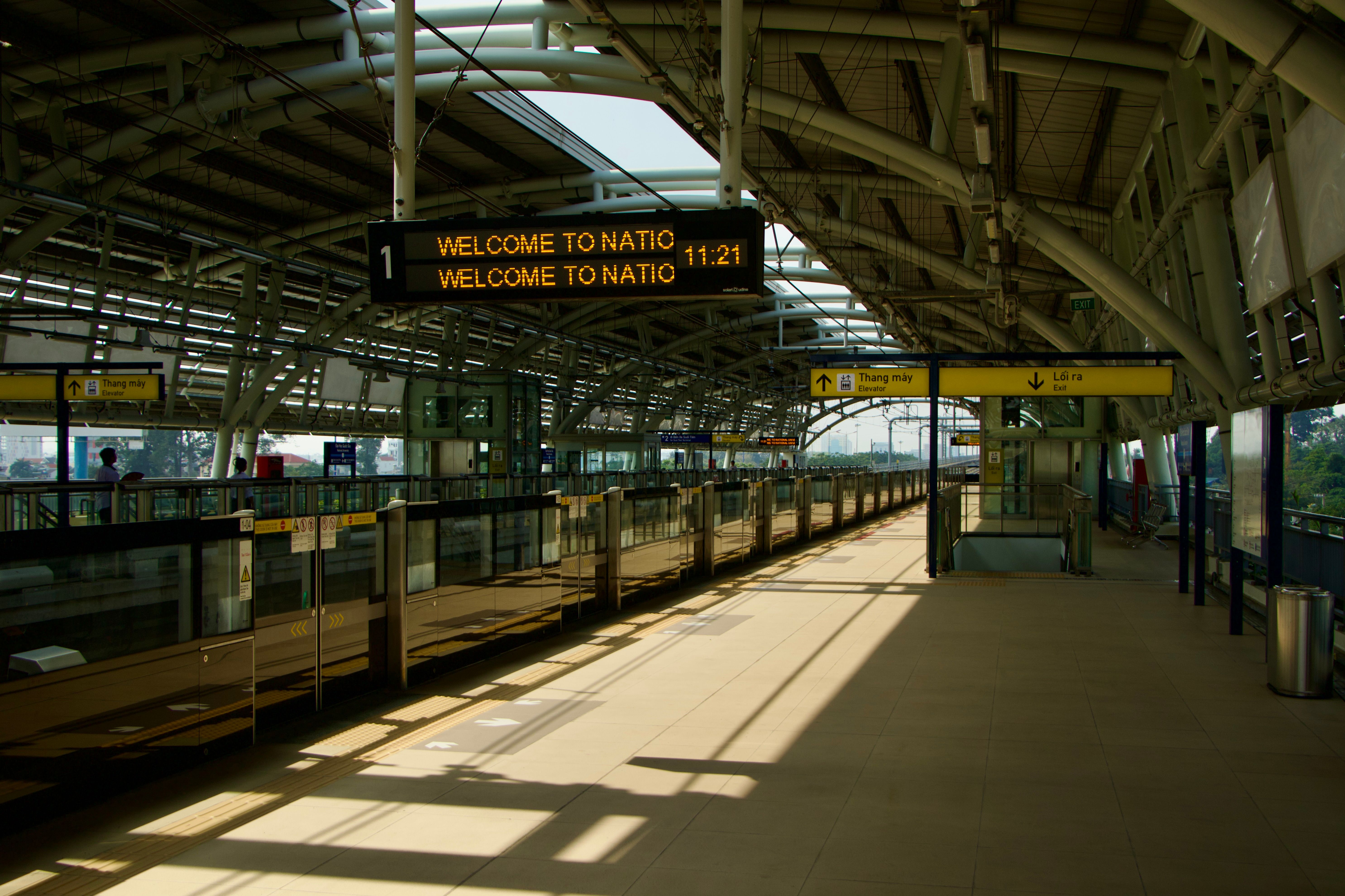 Modern Empty Train Station Platform in Daylight · Free Stock Photo