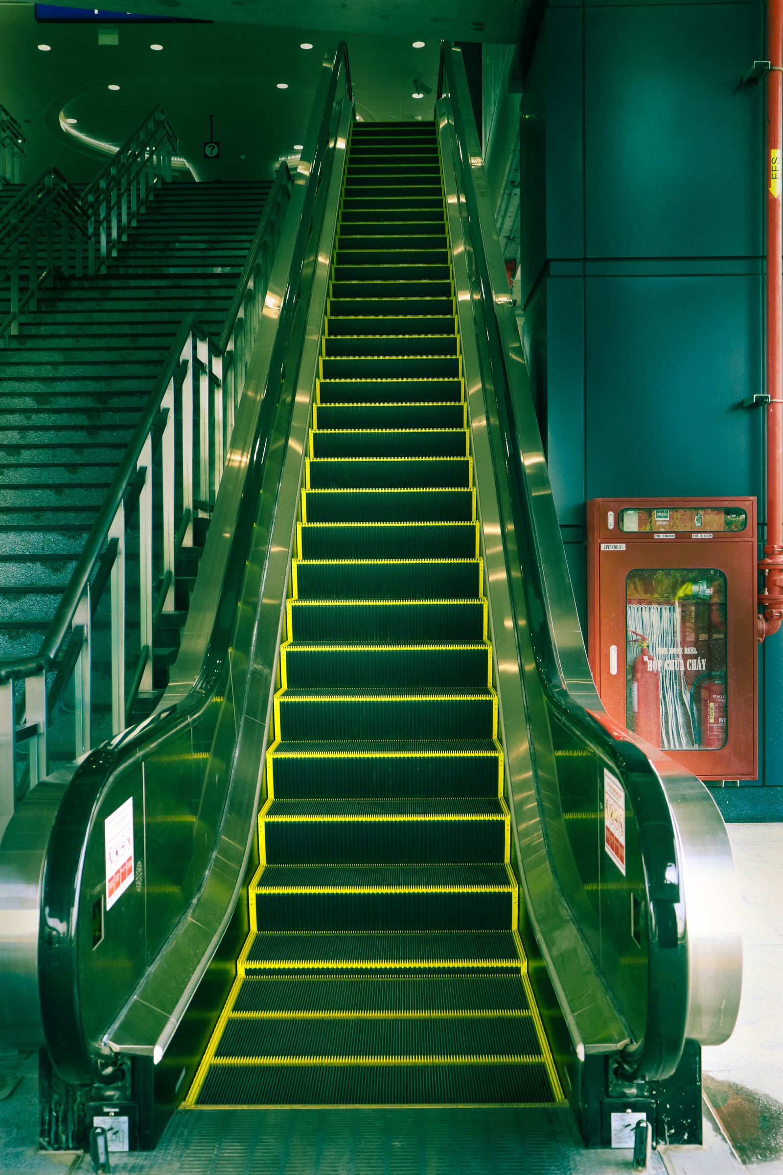 Escalator Photos, Download The BEST Free Escalator Stock Photos & HD Images