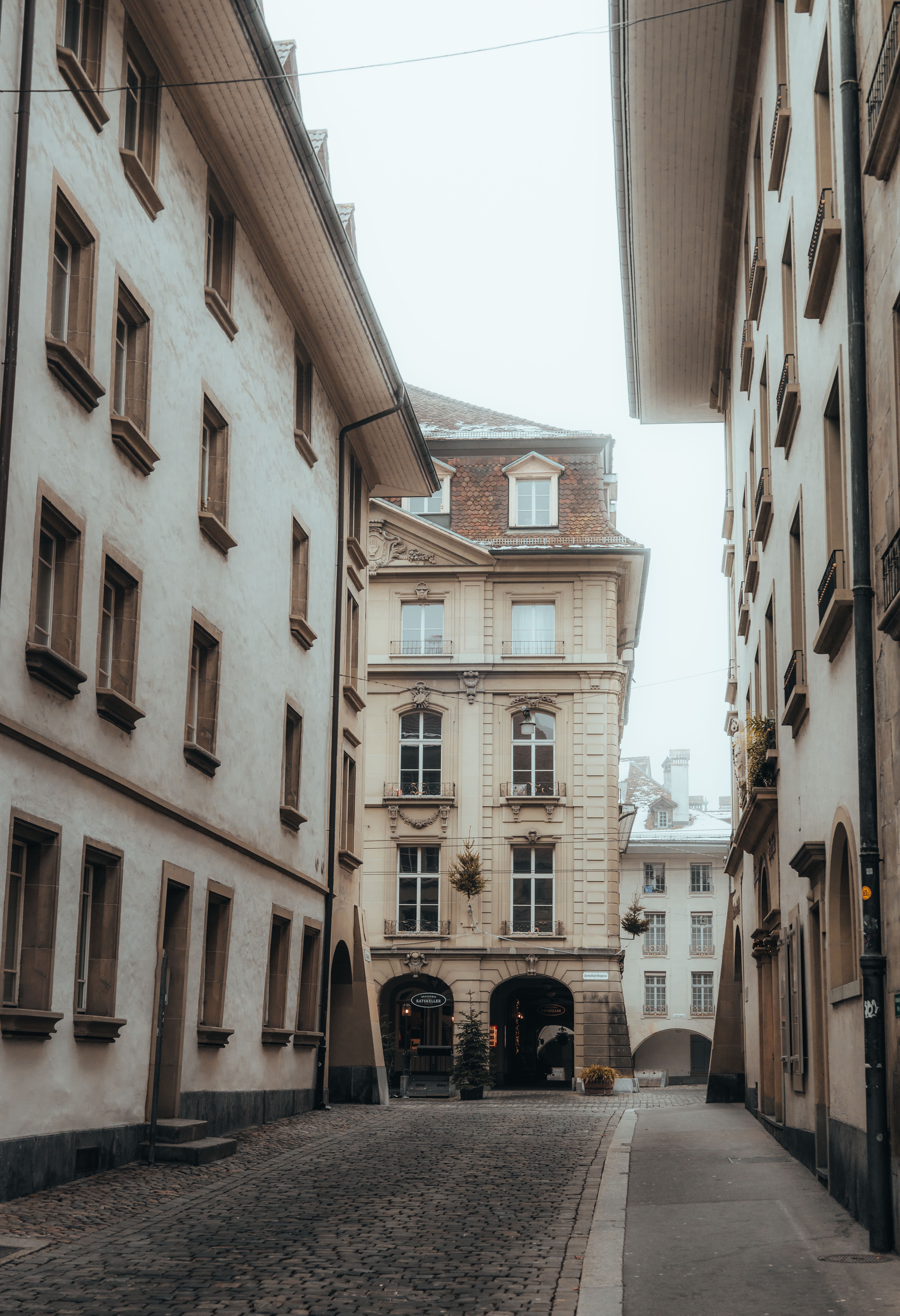 Charming European Street with Historic Architecture · Free Stock Photo
