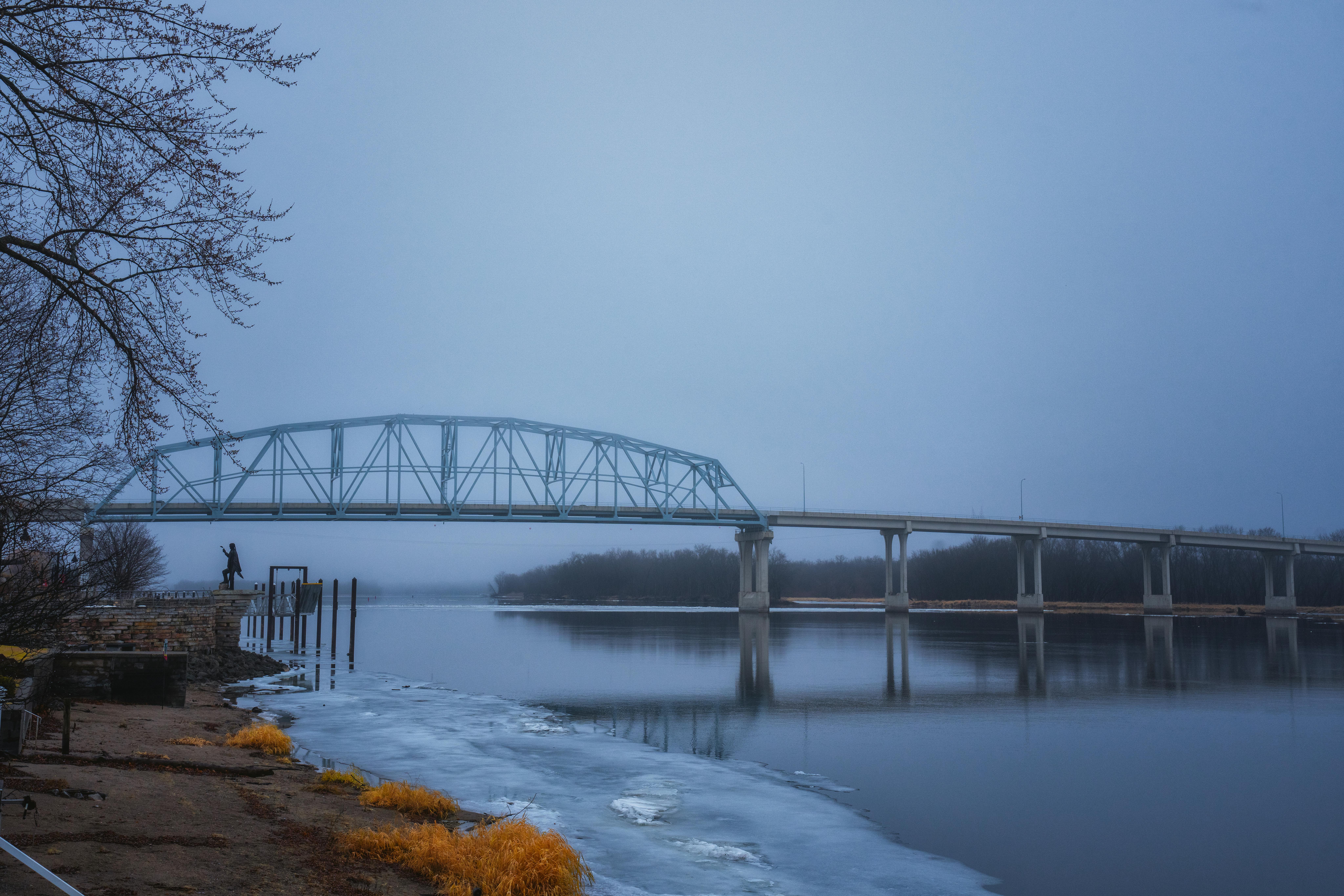 Misty Morning at Wabasha Bridge, Minnesota · Free Stock Photo