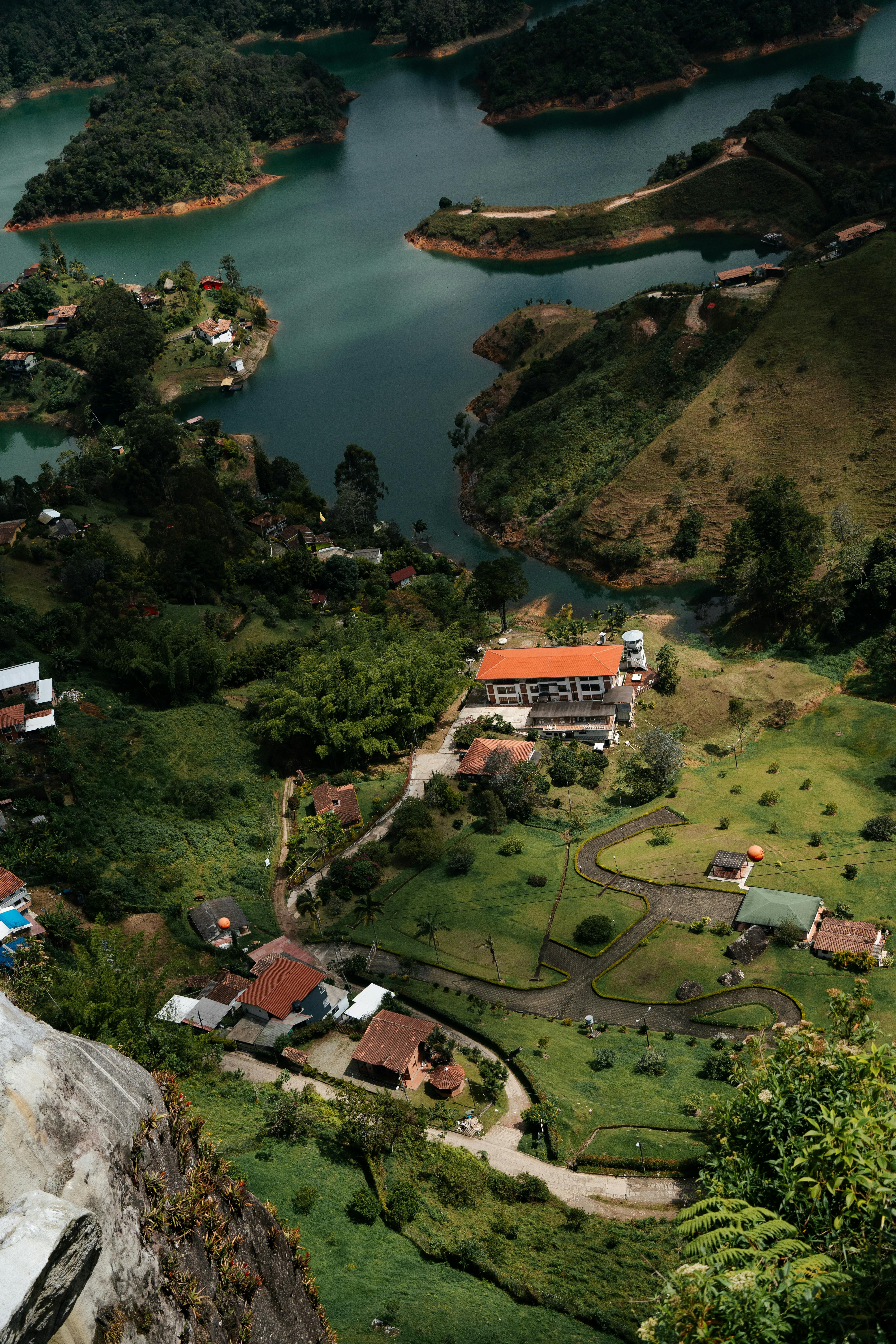 Vista Aerea Panoramica Del Bacino Idrico Di Guatape, Colombia ...
