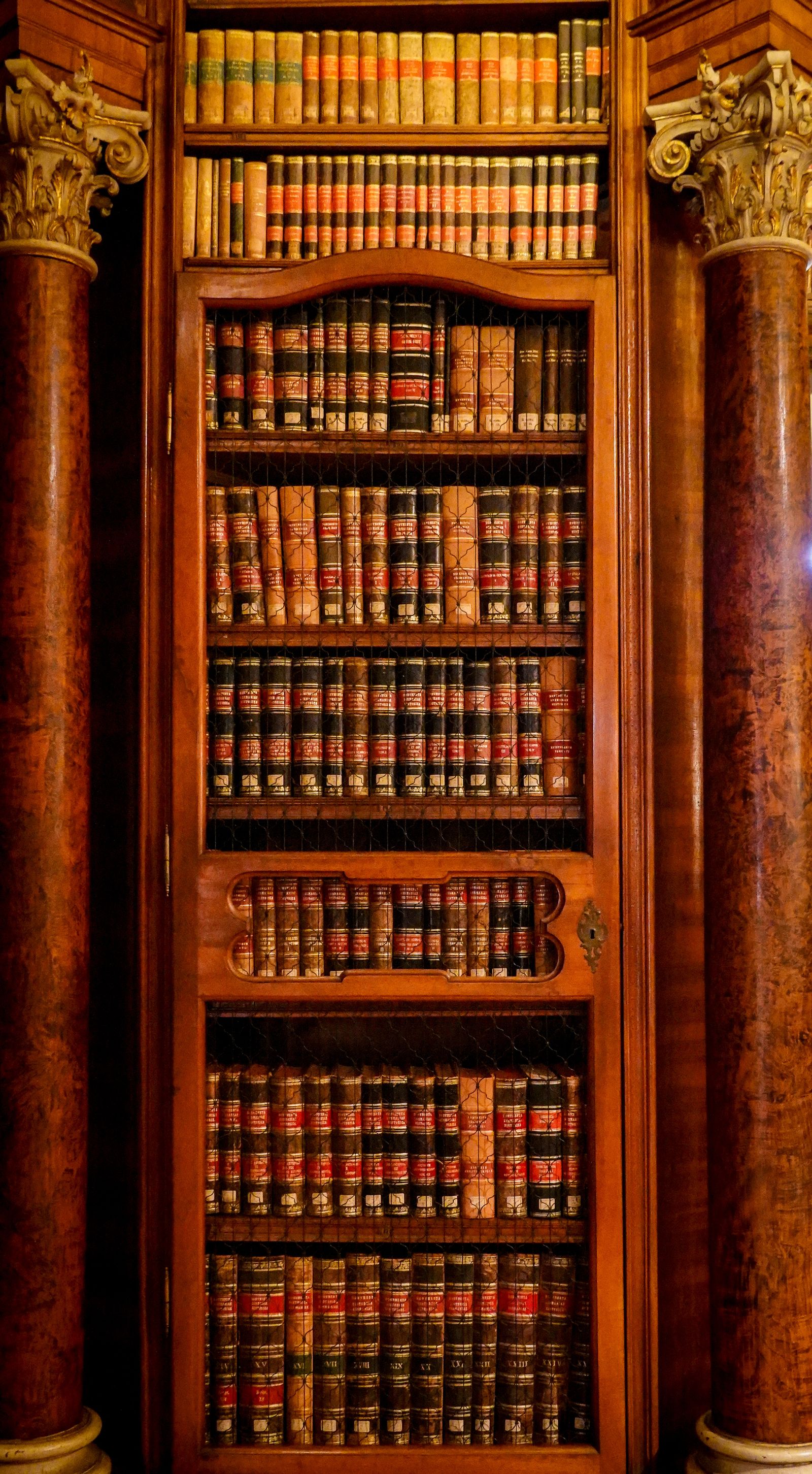 Old Library Photos, Download The BEST Free Old Library Stock Photos ...