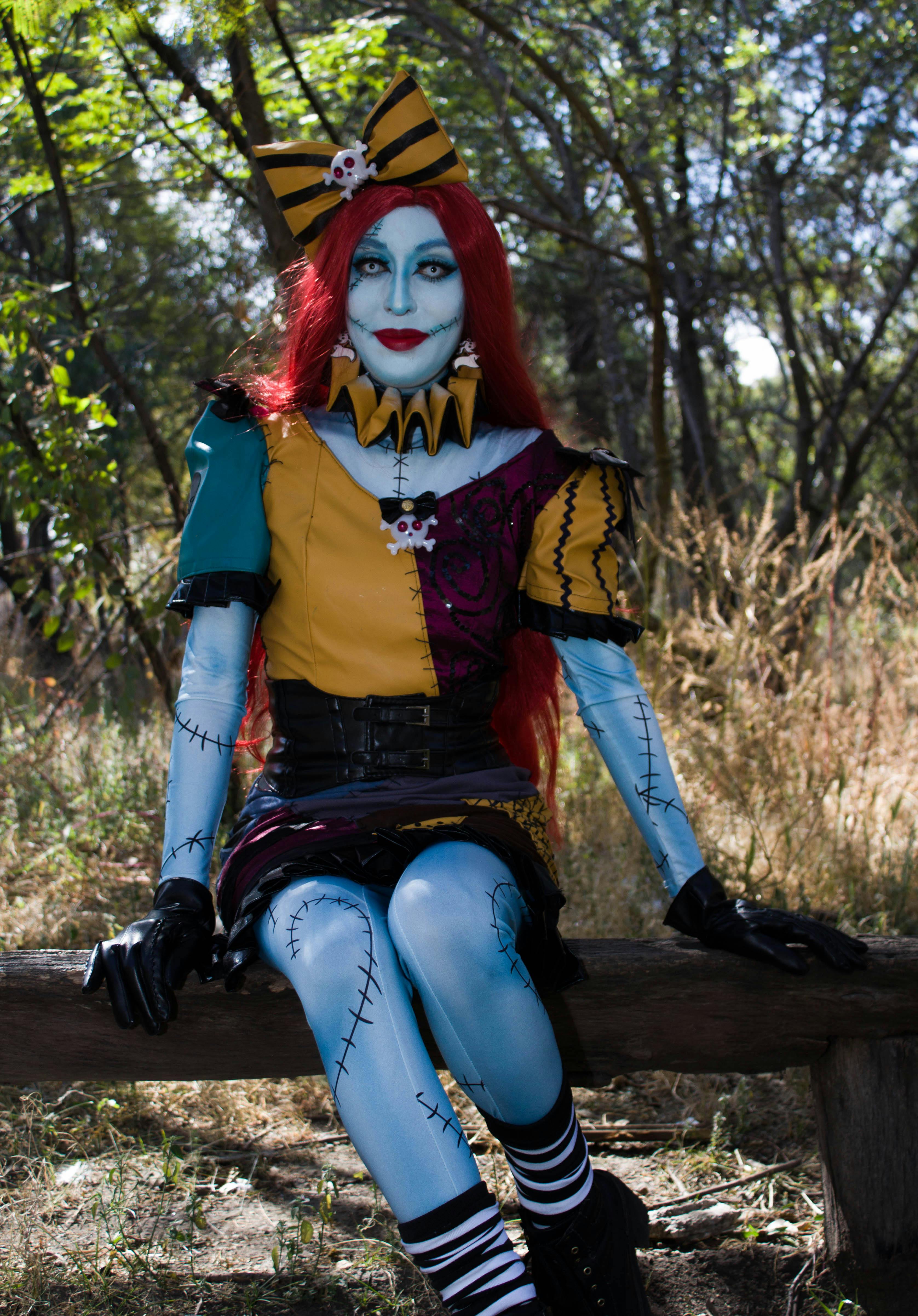 Vibrant Cosplay of Iconic Tim Burton Character Outdoors · Free Stock Photo