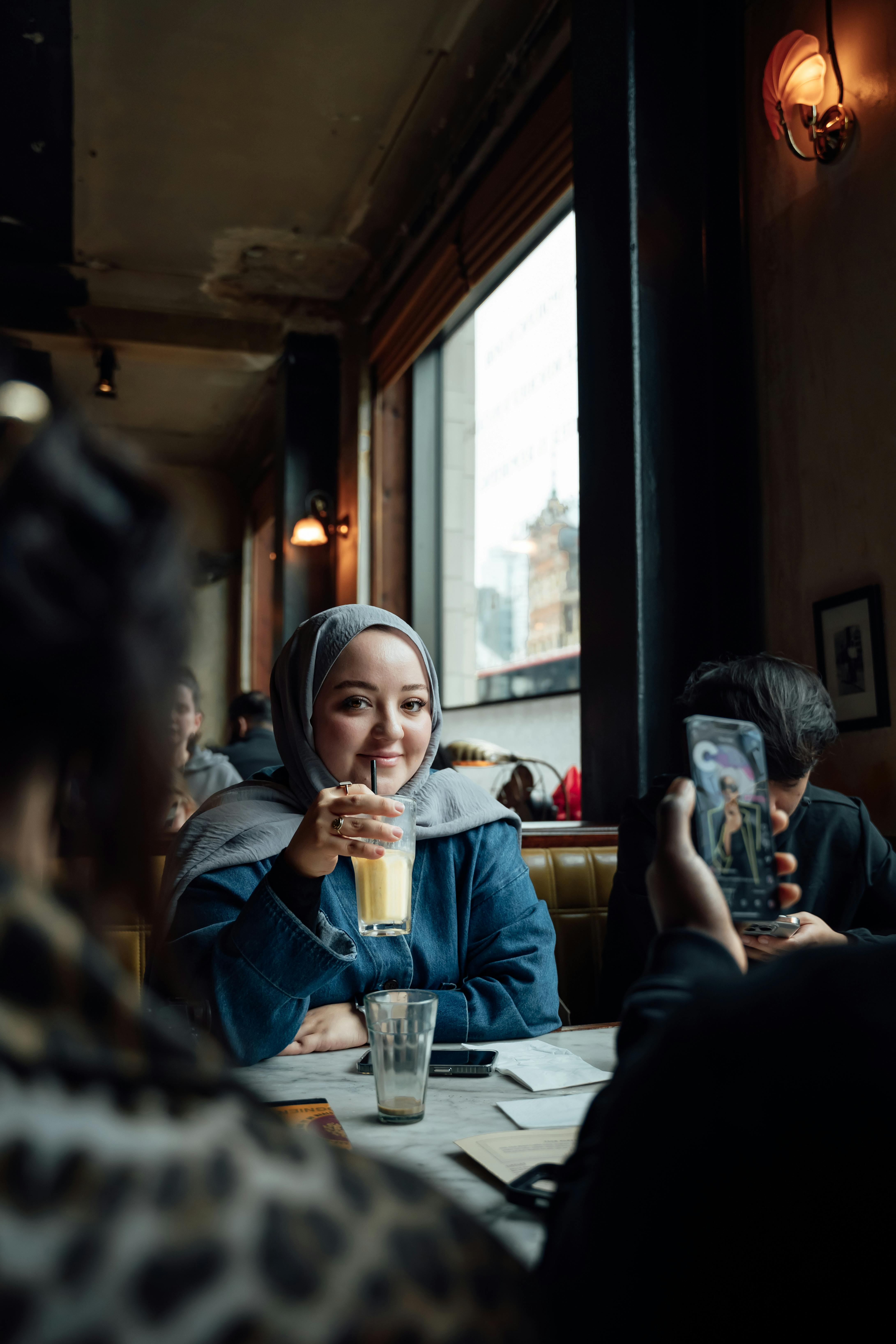 People In Cafe Photos, Download The BEST Free People In Cafe Stock ...