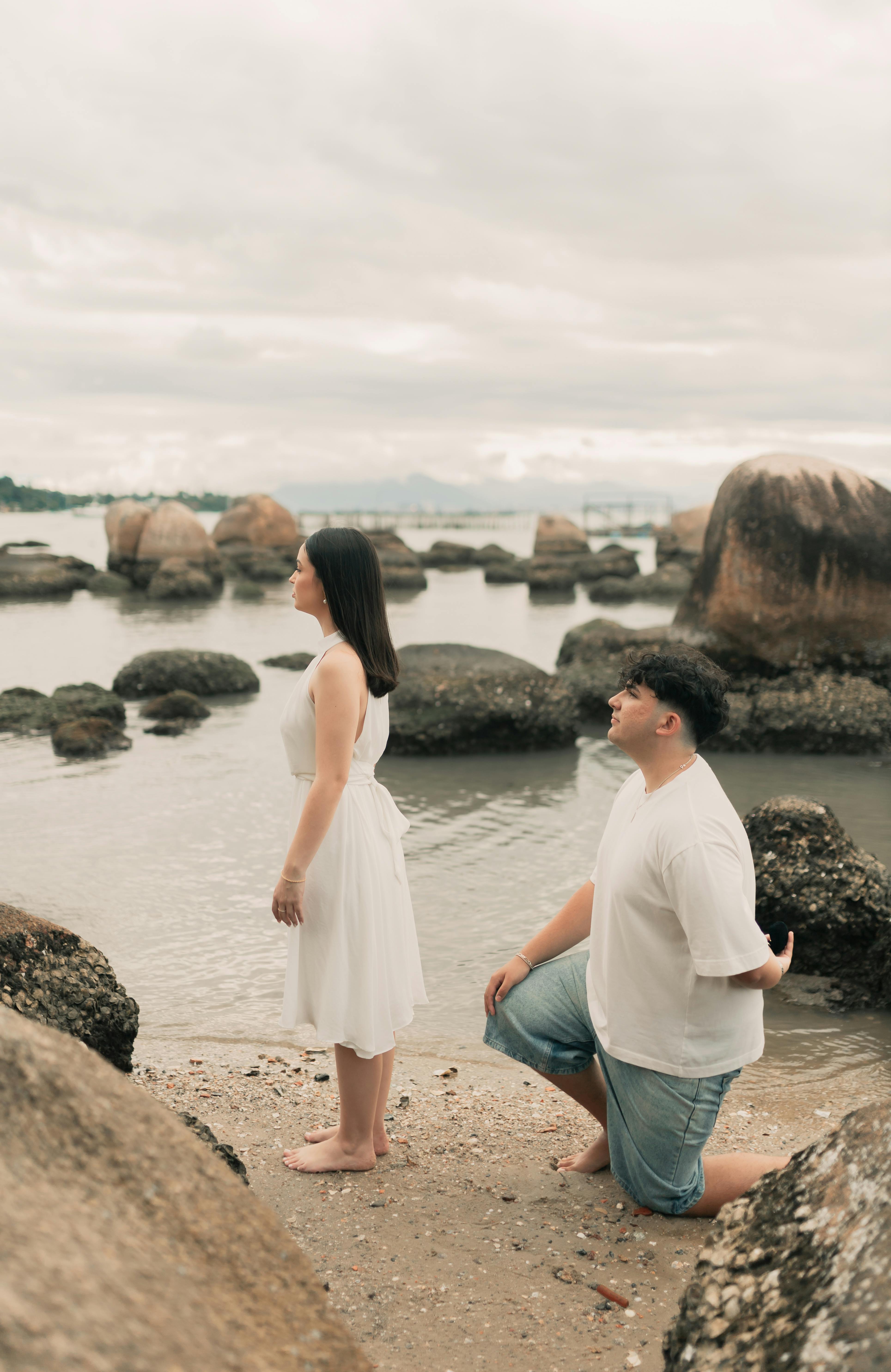 Romantic Beach Proposal with Scenic Rocks · Free Stock Photo