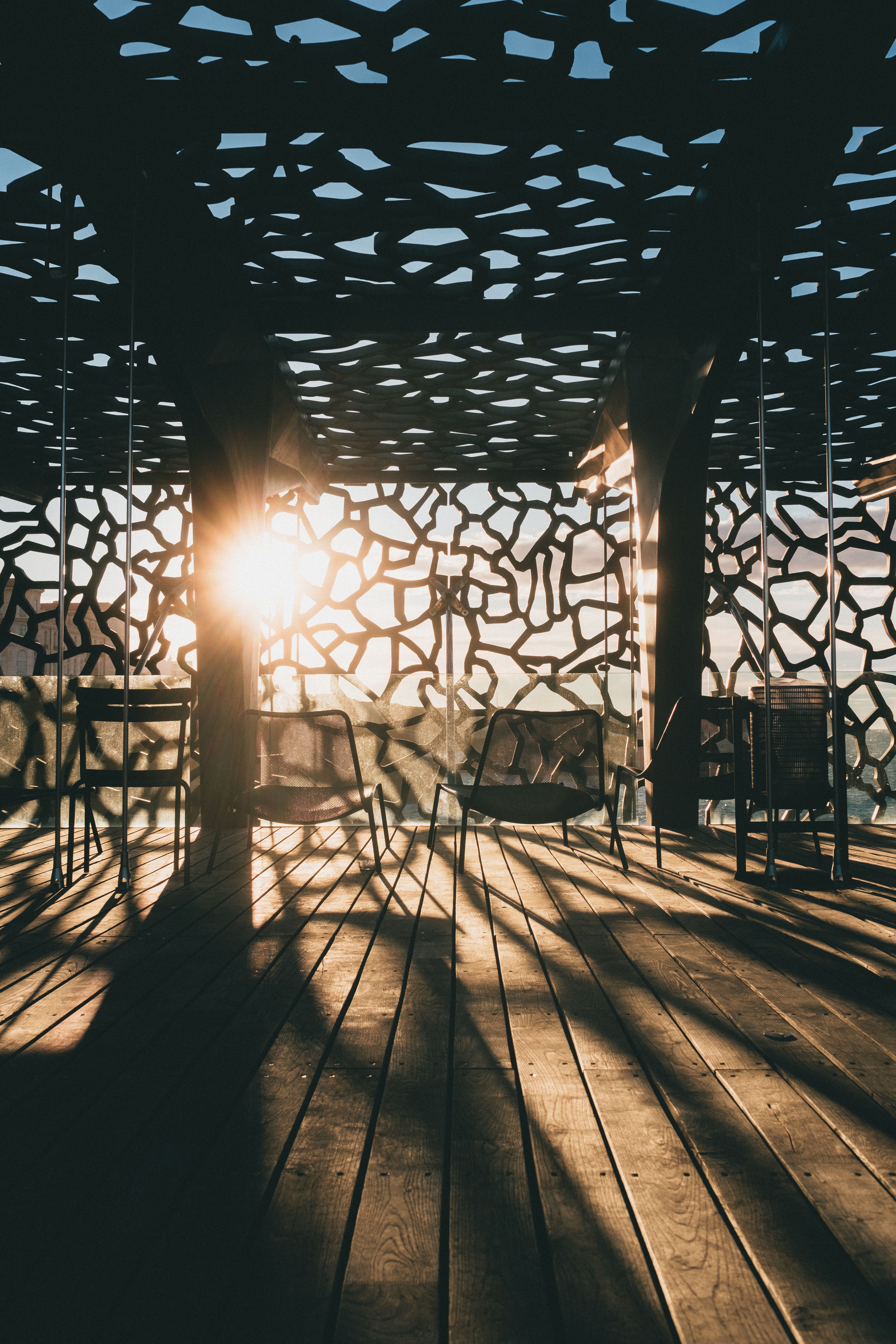 Sunlit Modern Interior with Artistic Shadows · Free Stock Photo