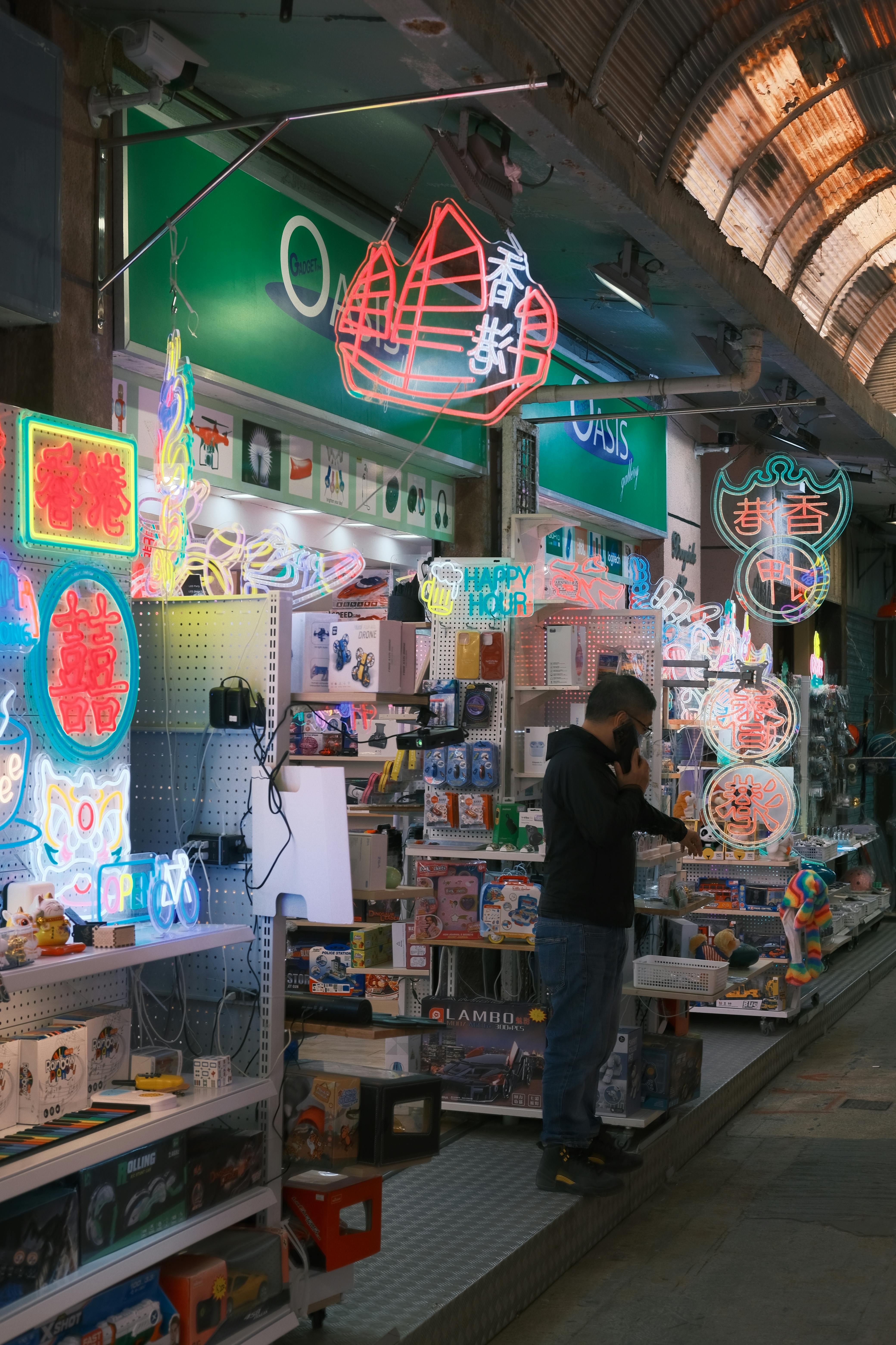 Vibrant Neon-Lit Electronics Storefront · Free Stock Photo