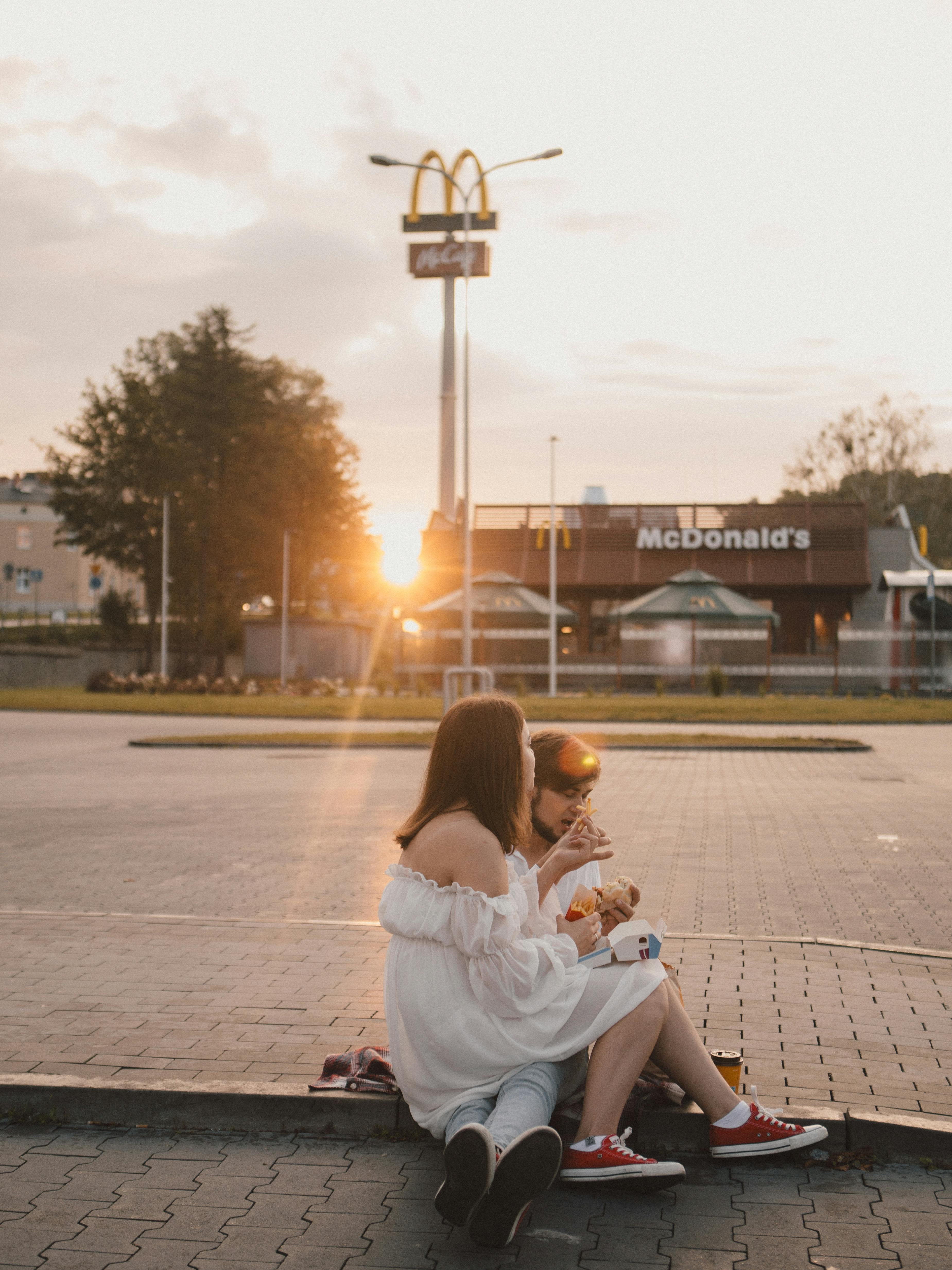 Sunset Snack at Urban Fast Food Joint · Free Stock Photo