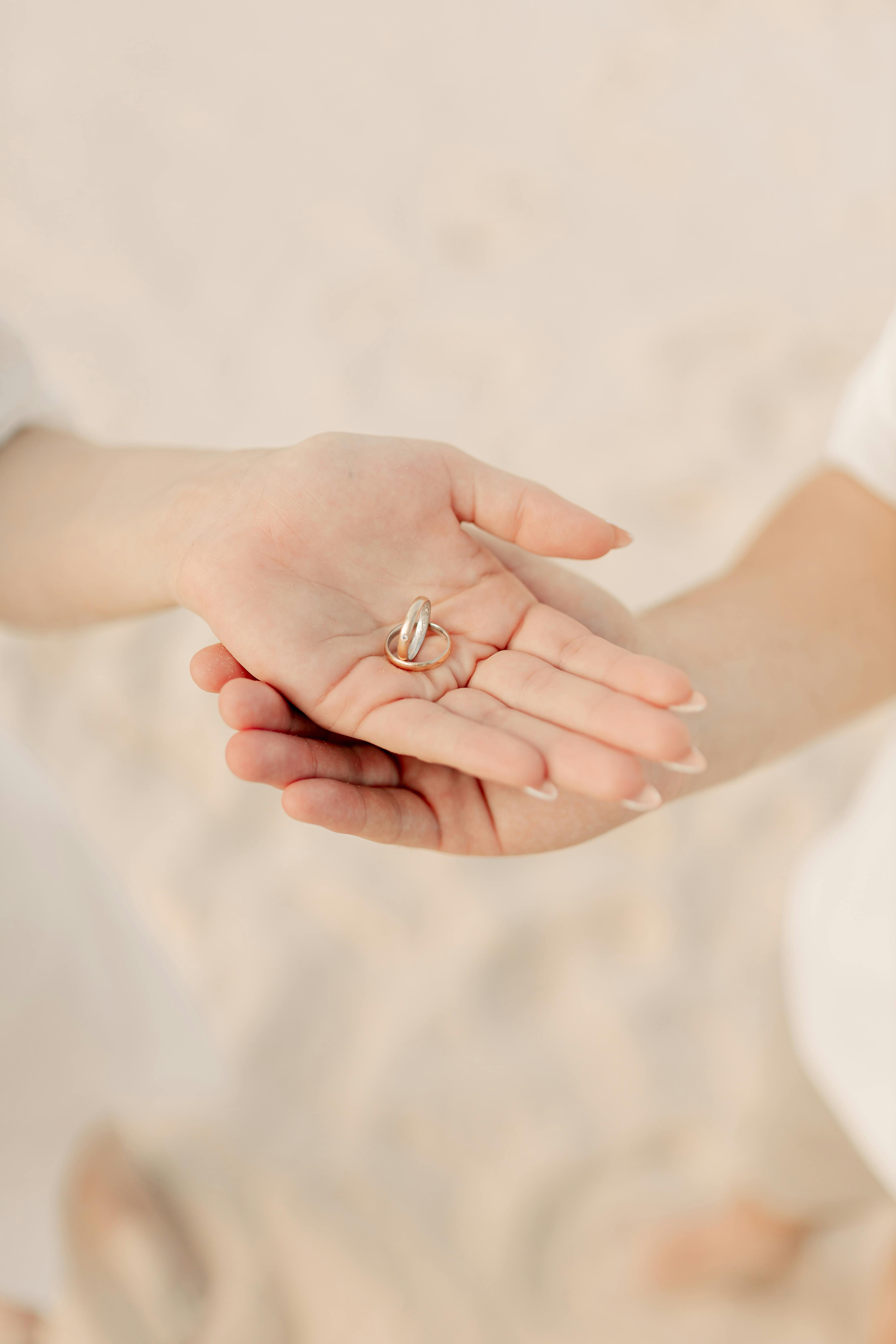 Hand Exchange Photos, Download The BEST Free Hand Exchange Stock Photos ...