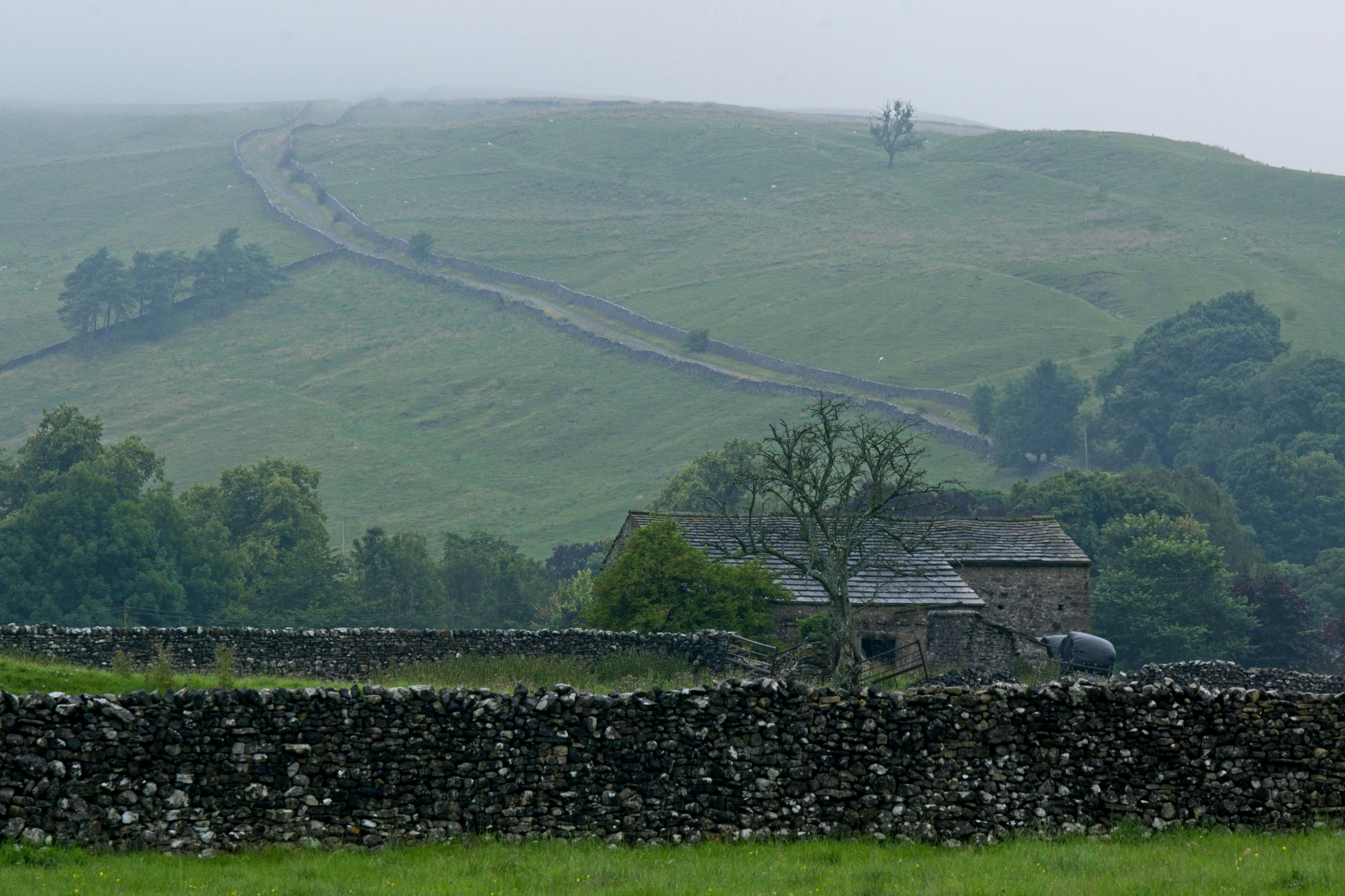 Misty Landscape of Kettlewell's Rolling Hills · Free Stock Photo