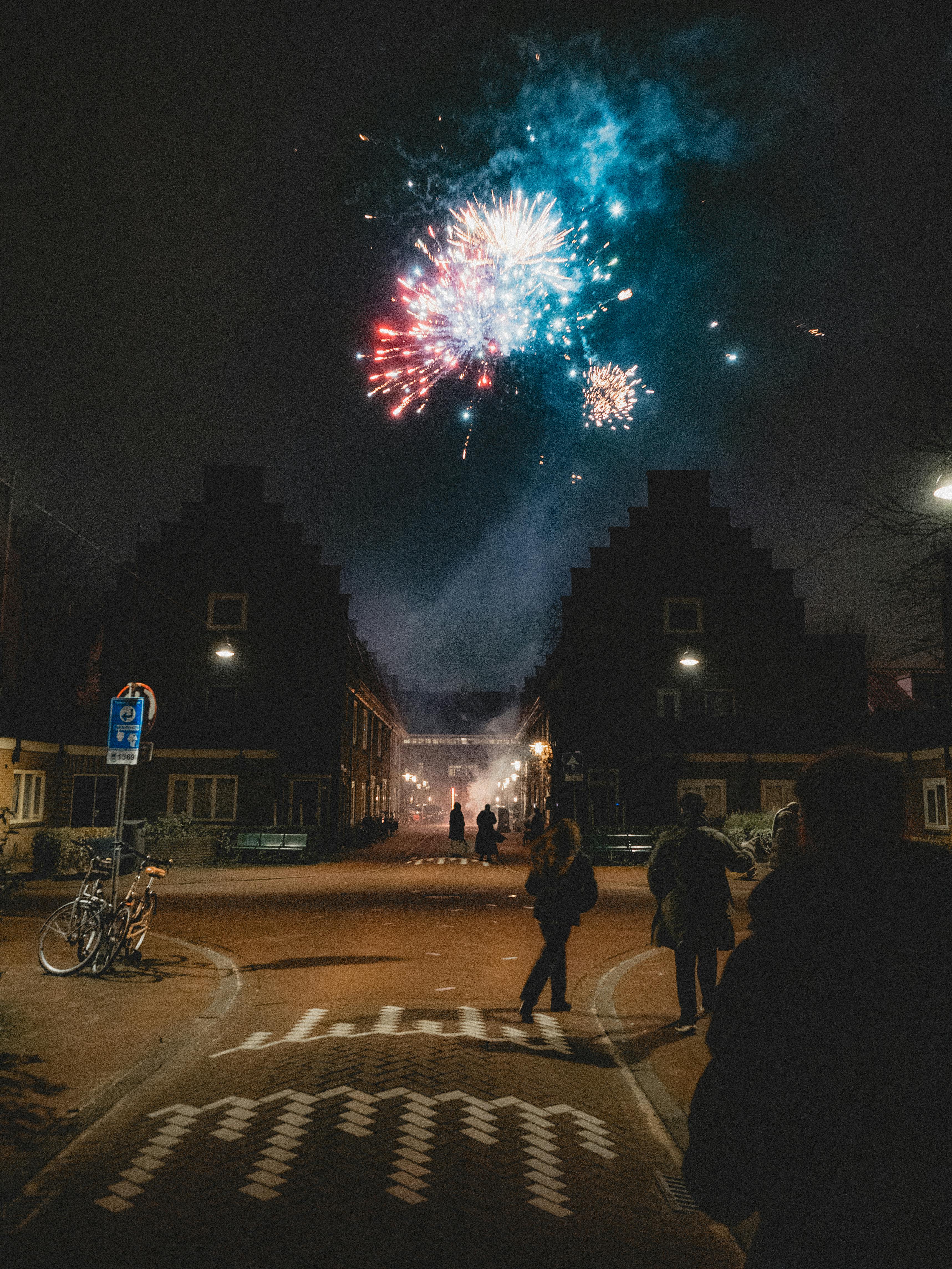 Stunning Fireworks Display in Amsterdam Night Sky · Free Stock Photo