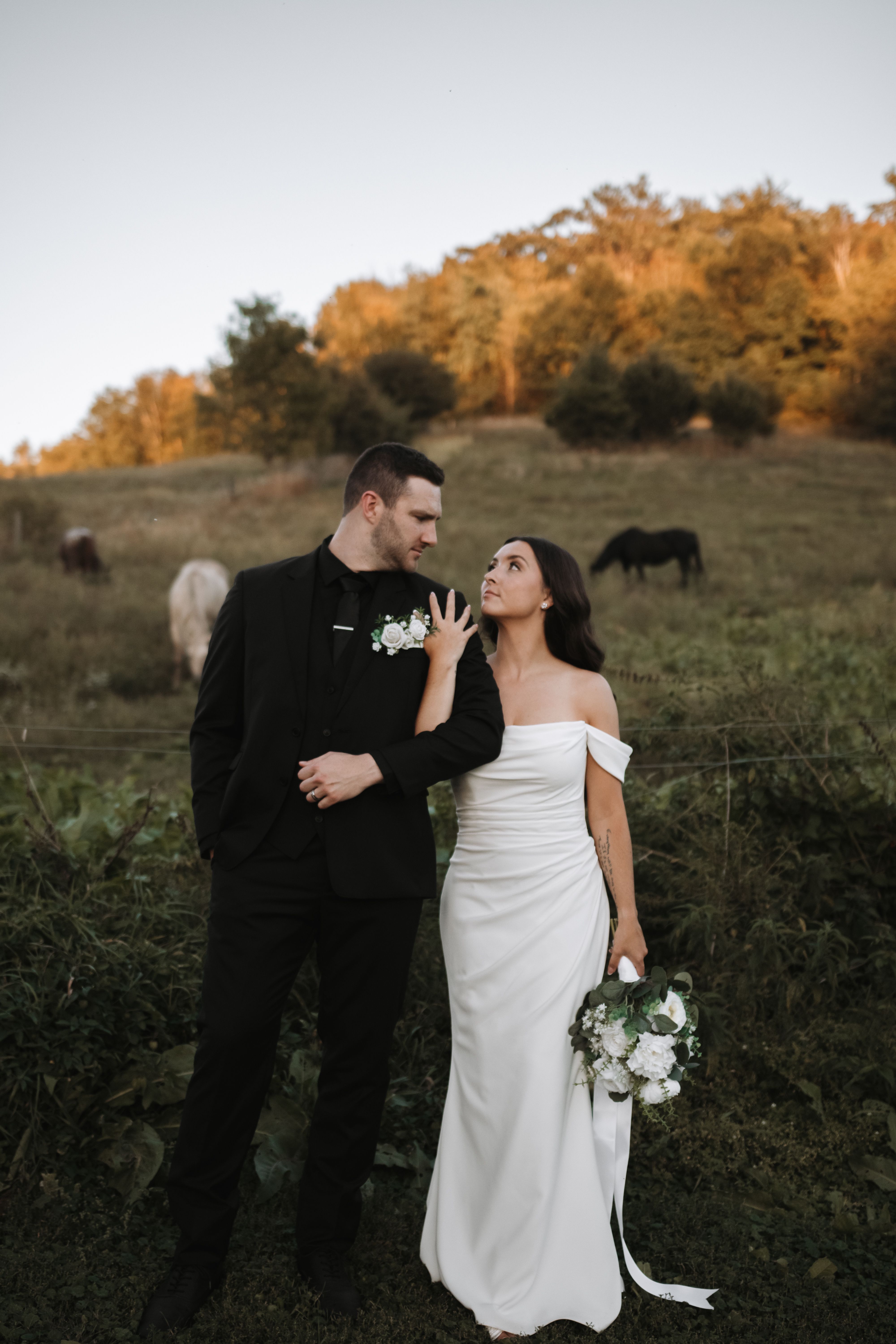 Rustic Outdoor Wedding with Bride and Groom · Free Stock Photo