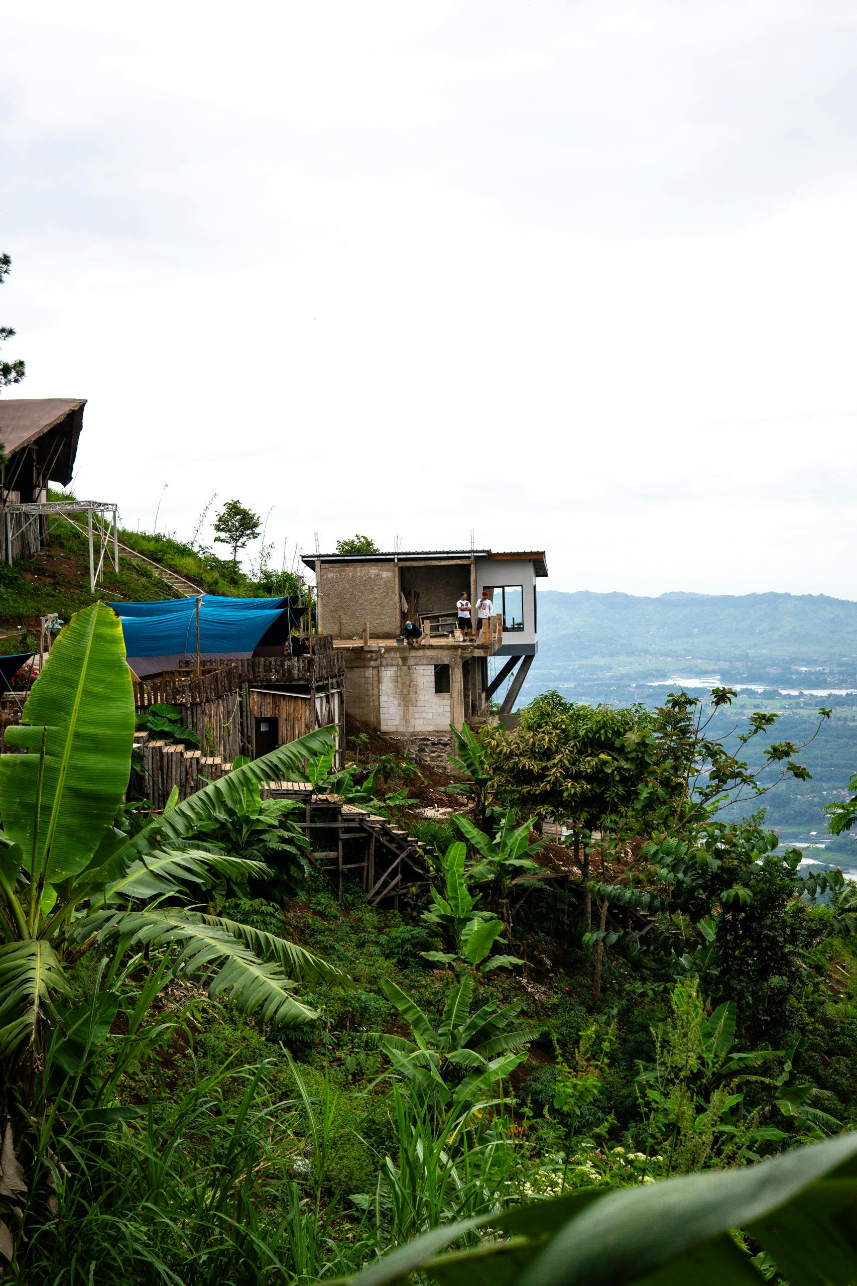 Rustic Hillside Home with Scenic View · Free Stock Photo