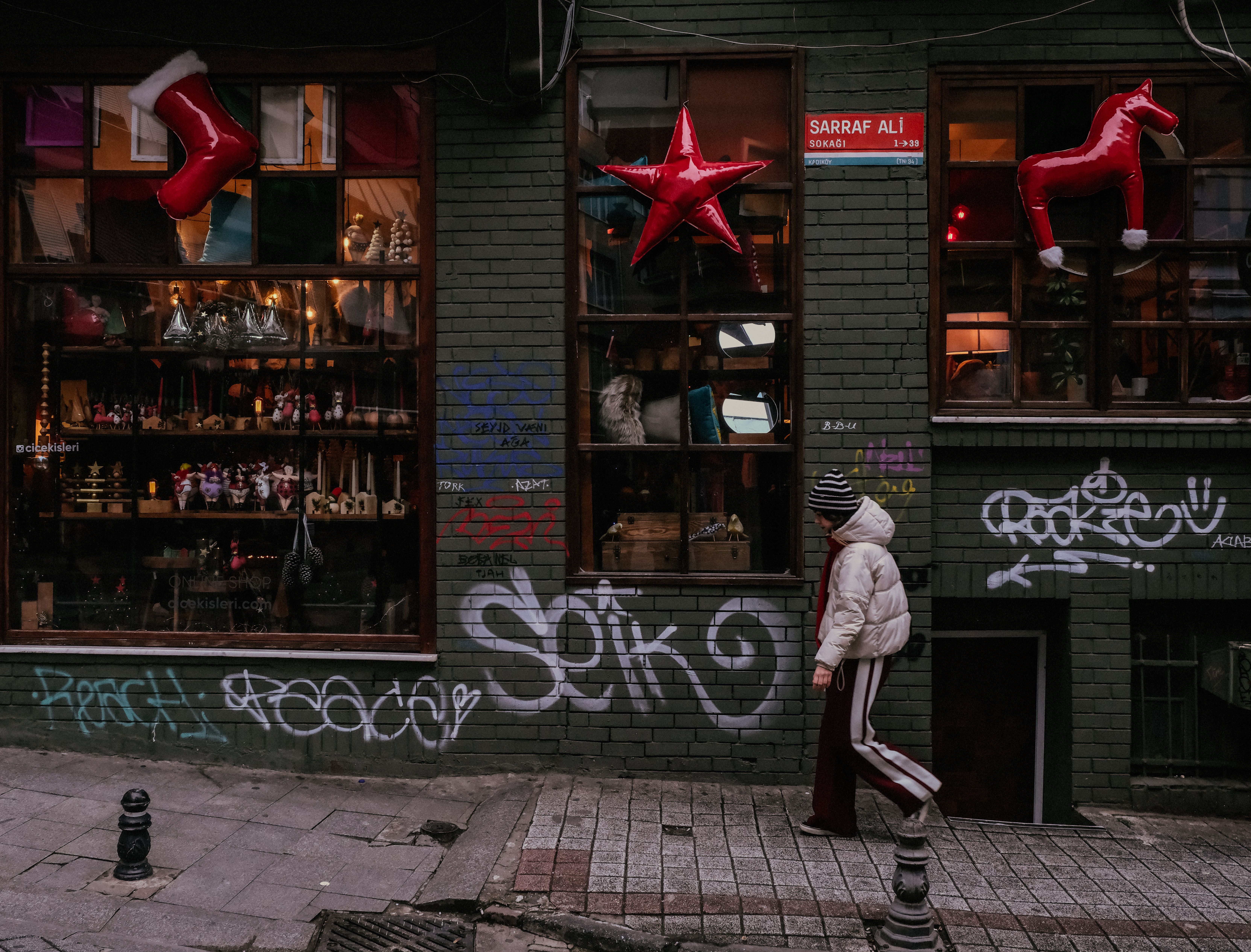Urban Street with Christmas Decorations in Winter · Free Stock Photo