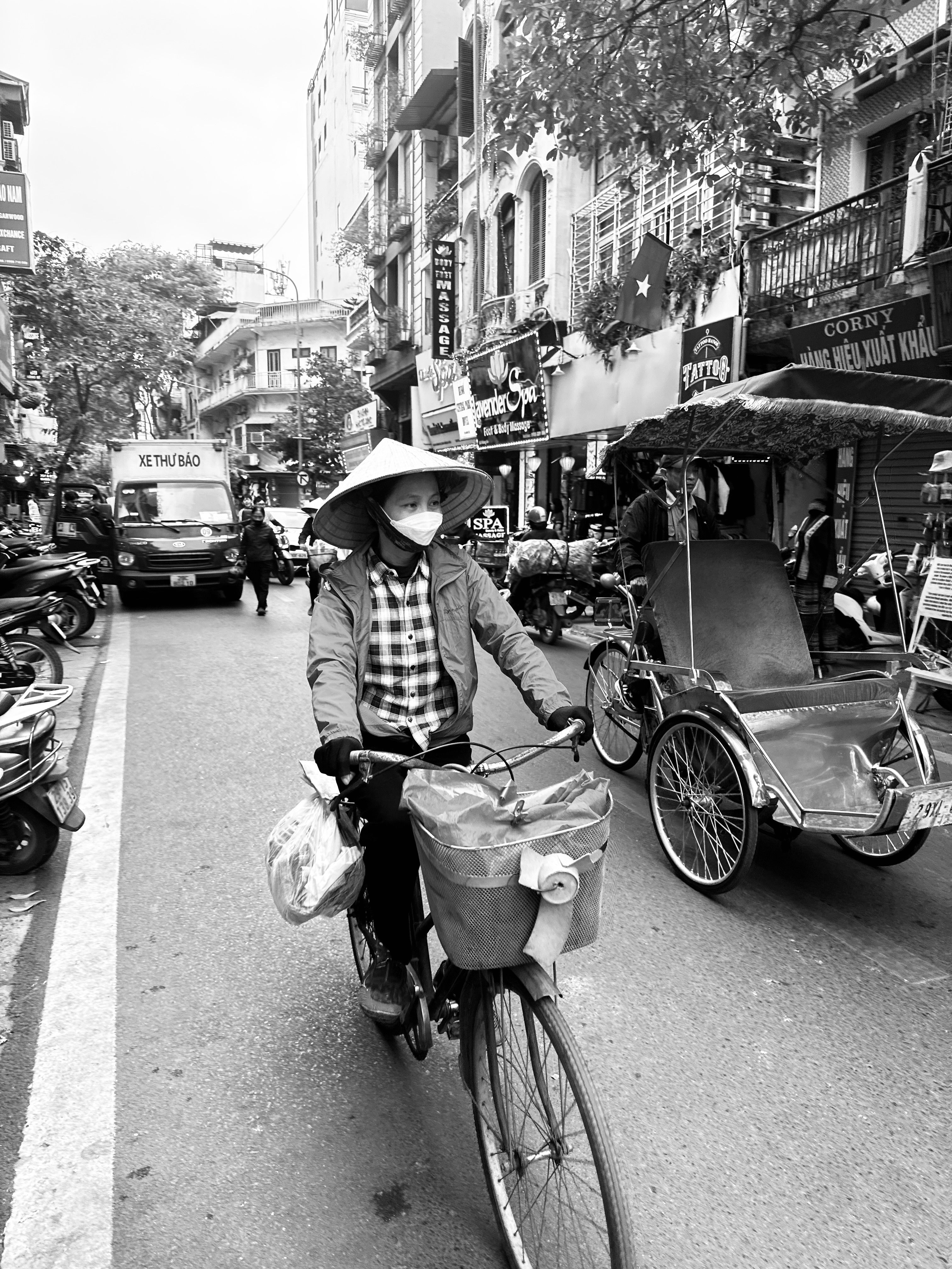 Street Scene with Cyclist and Rickshaw in Hanoi · Free Stock Photo