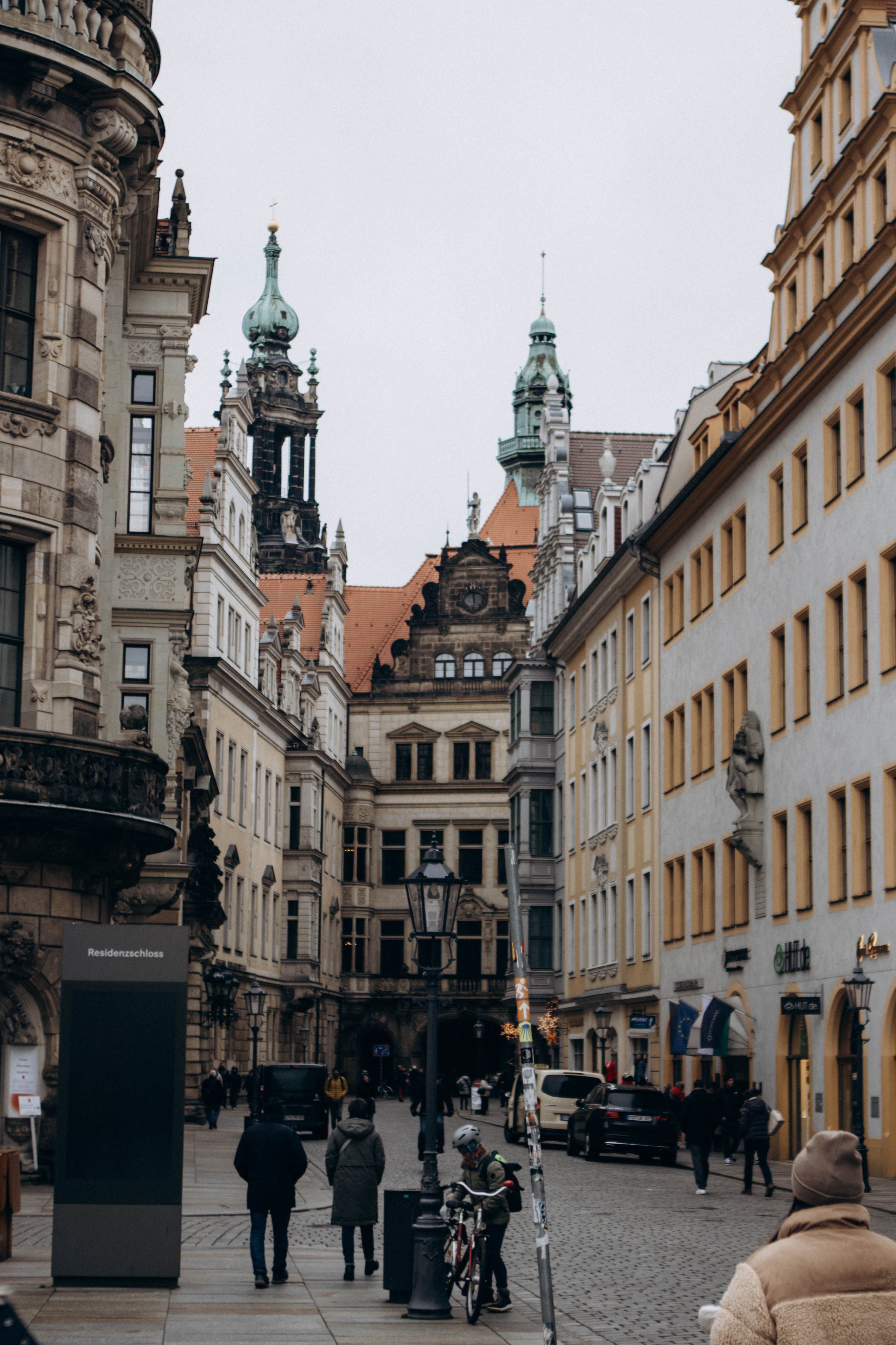 Historic European Street Scene with Architecture · Free Stock Photo