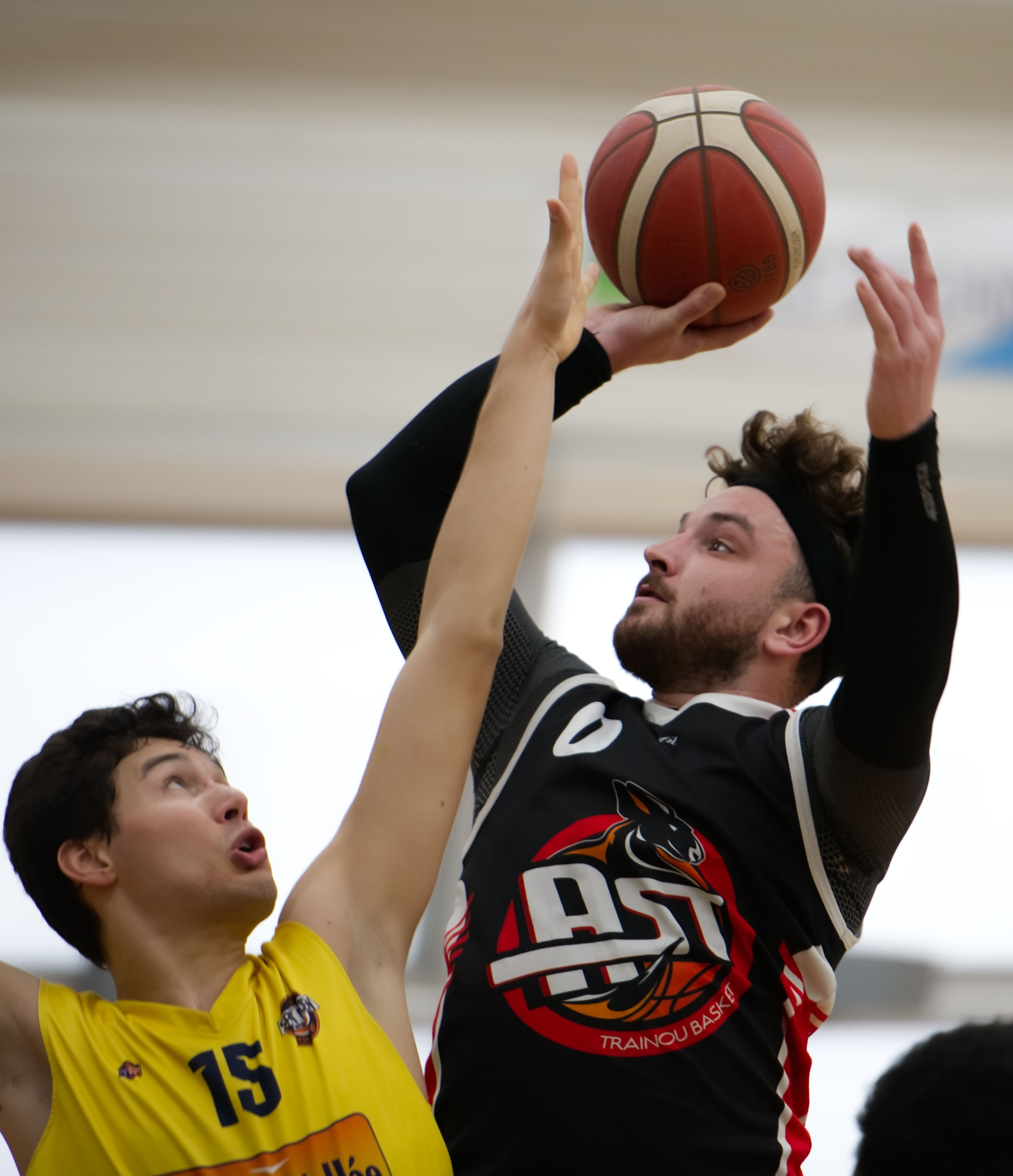 Acción Dinámica Del Partido De Baloncesto · Foto de stock gratuita