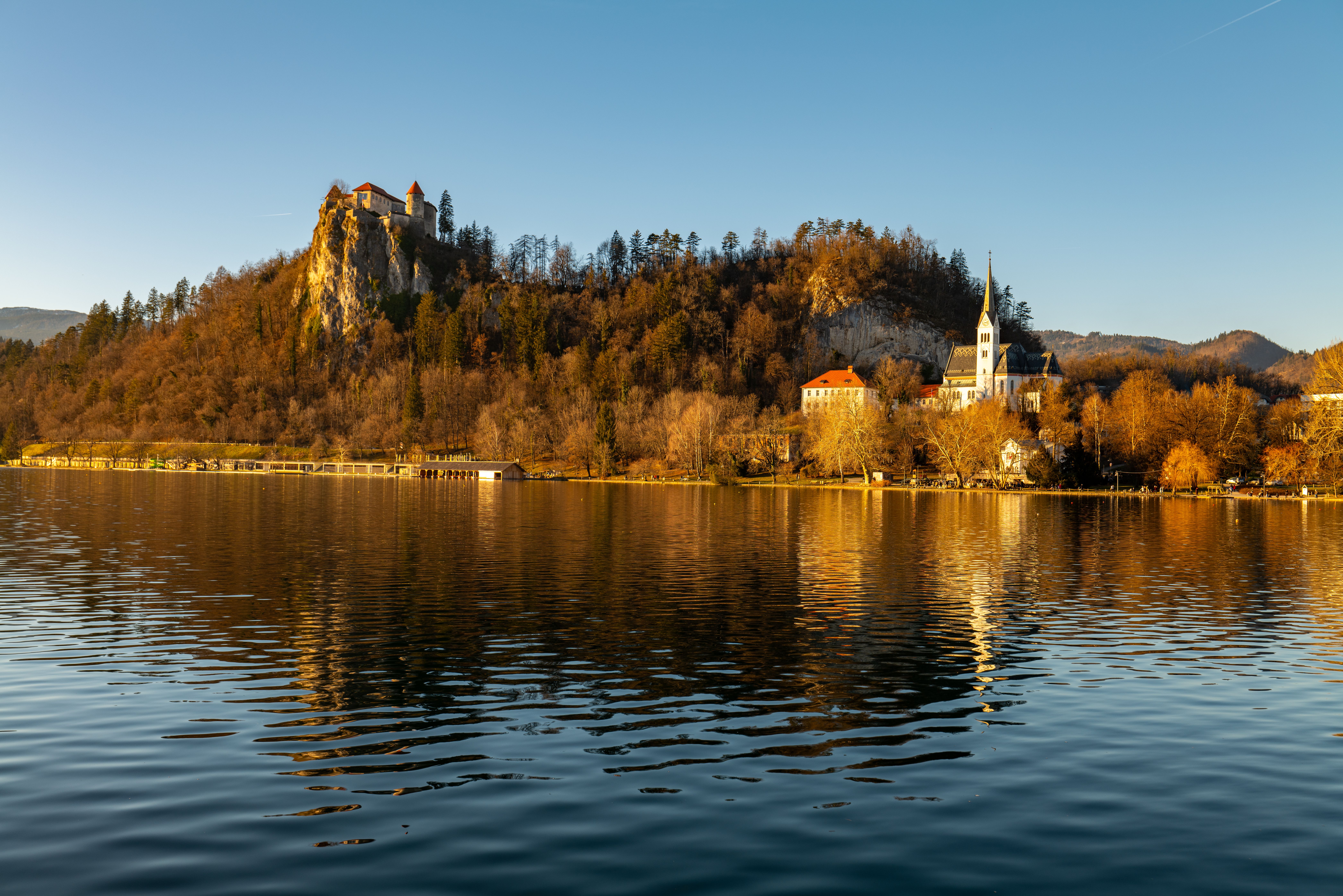 Stunning autumn view of Bled Castle over Lake Bled · Free Stock Photo