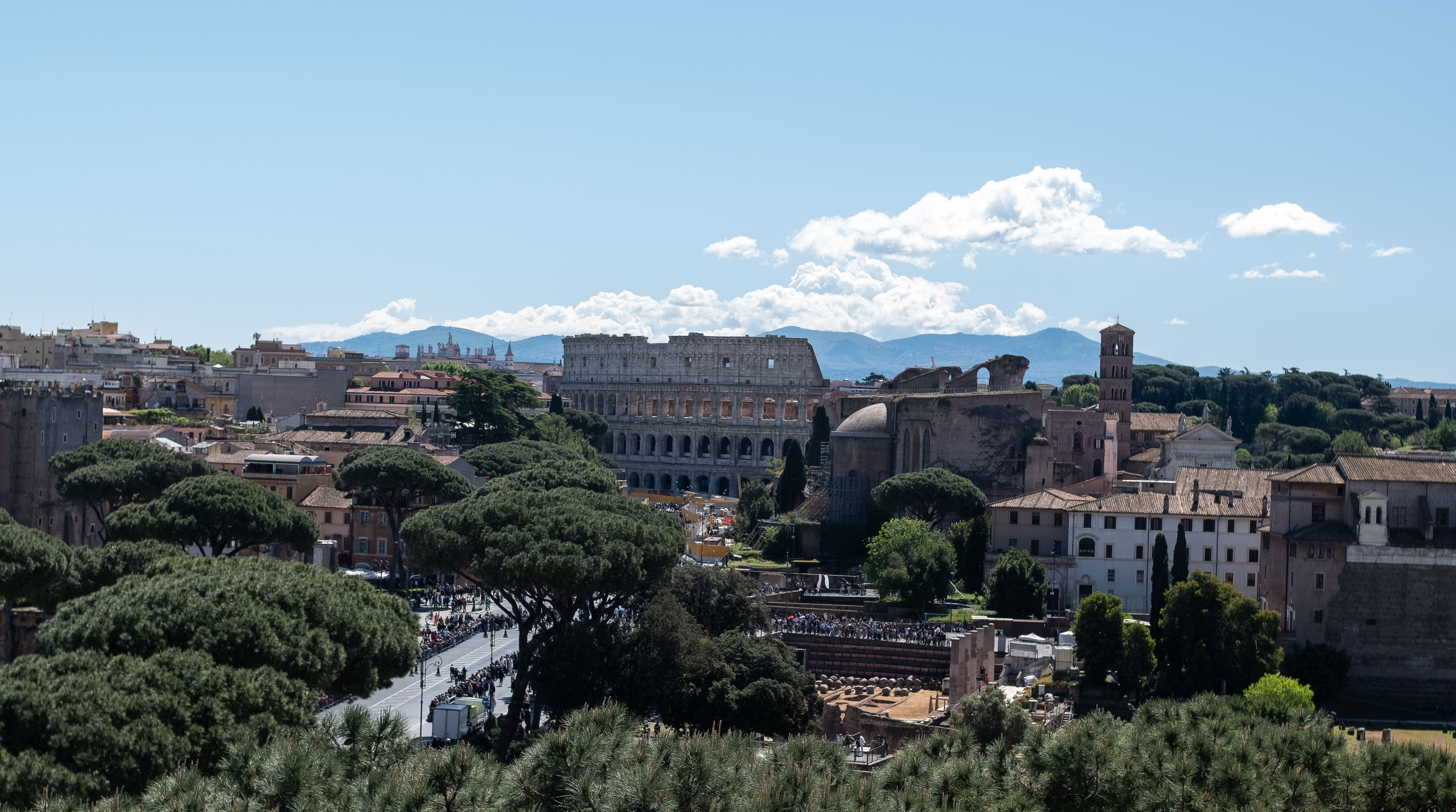 Vista Panorámica Del Coliseo De Roma, Italia · Foto de stock gratuita