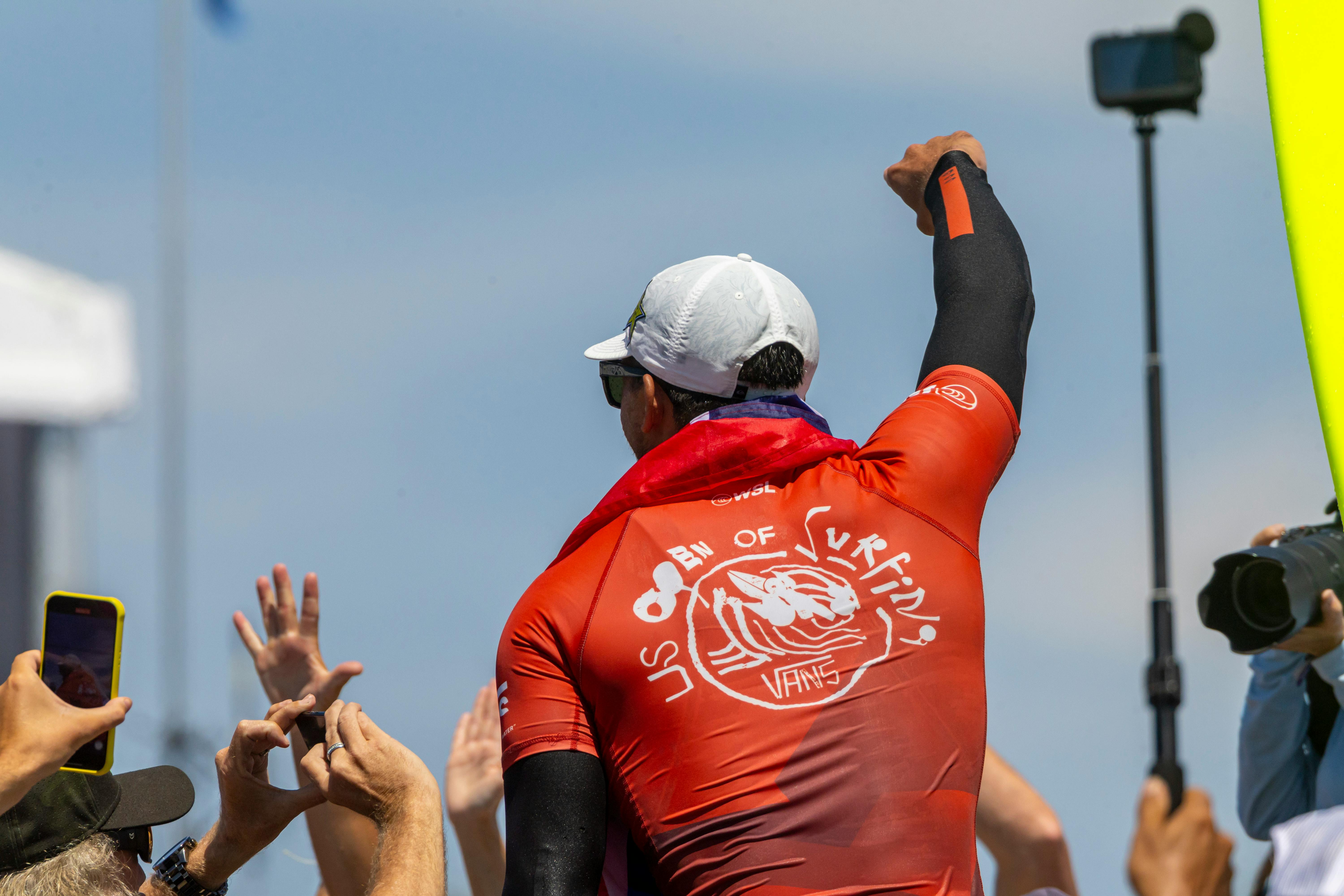 Active Crowd Raising Hands Towards Camera Hd Photos, Download The BEST ...