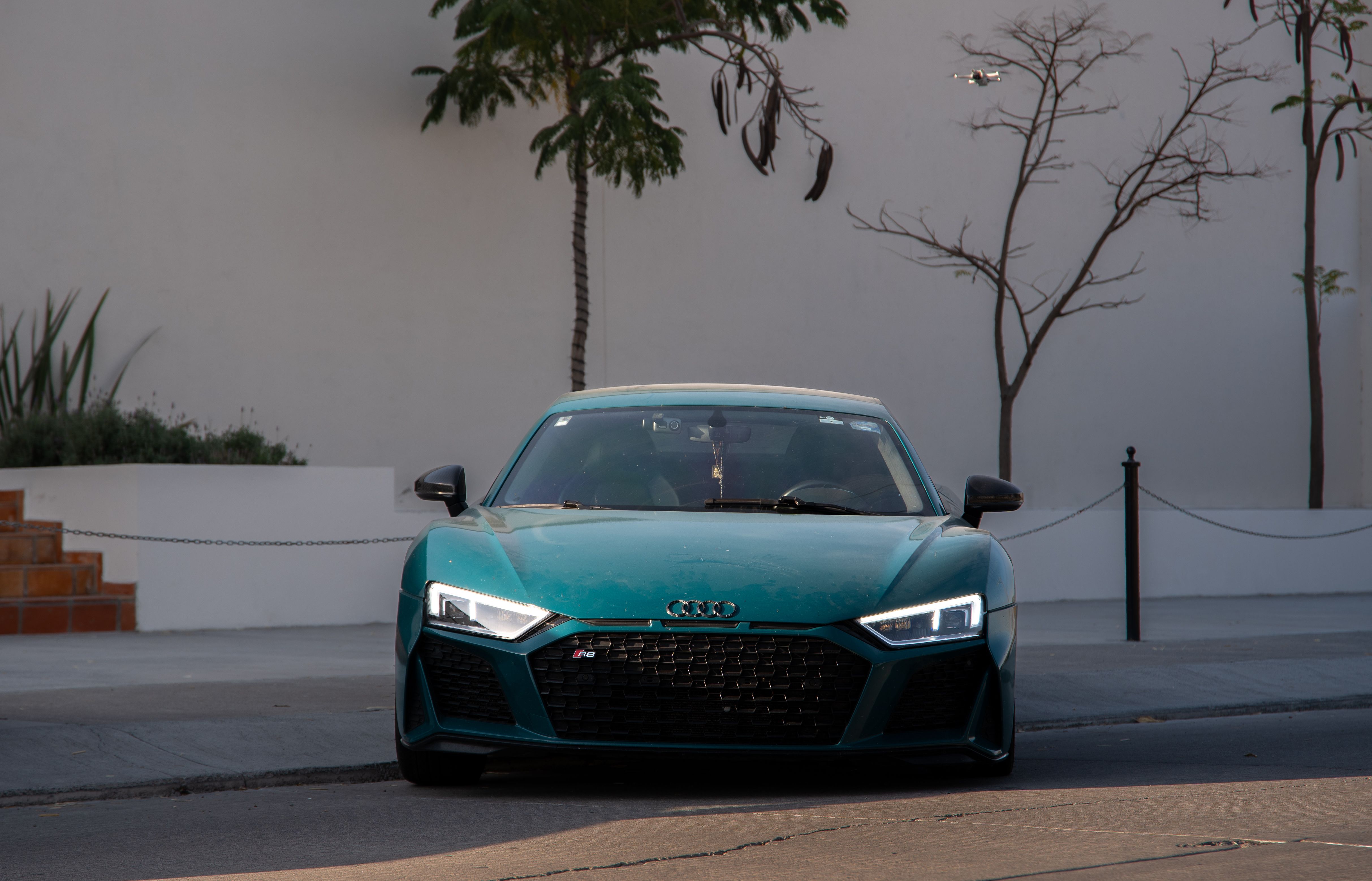 Widok Z Przodu Samochodu Sportowego Audi Na Meksykańskiej Ulicy ...